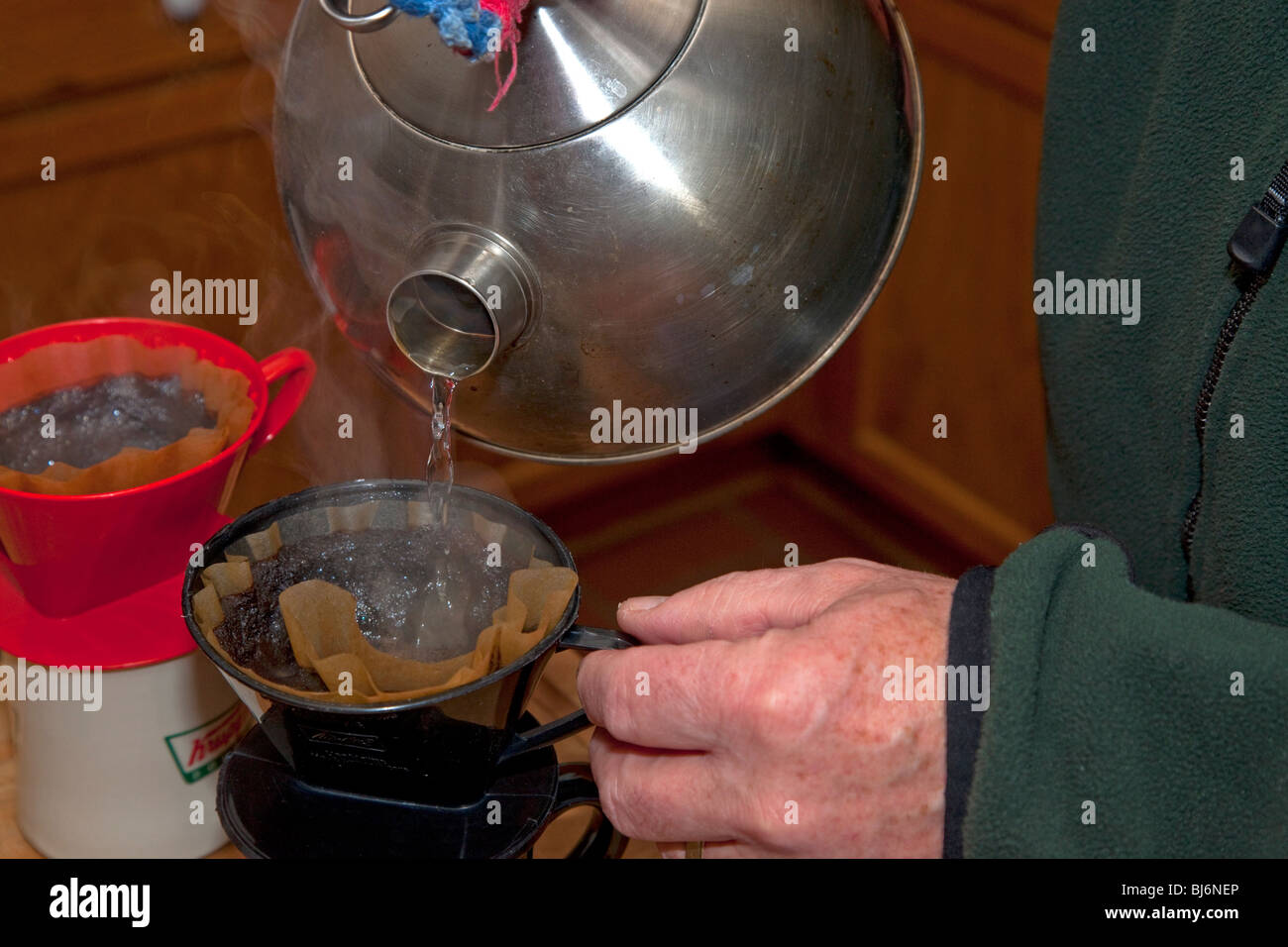 Pour boiling water over black hi-res stock photography and images - Alamy