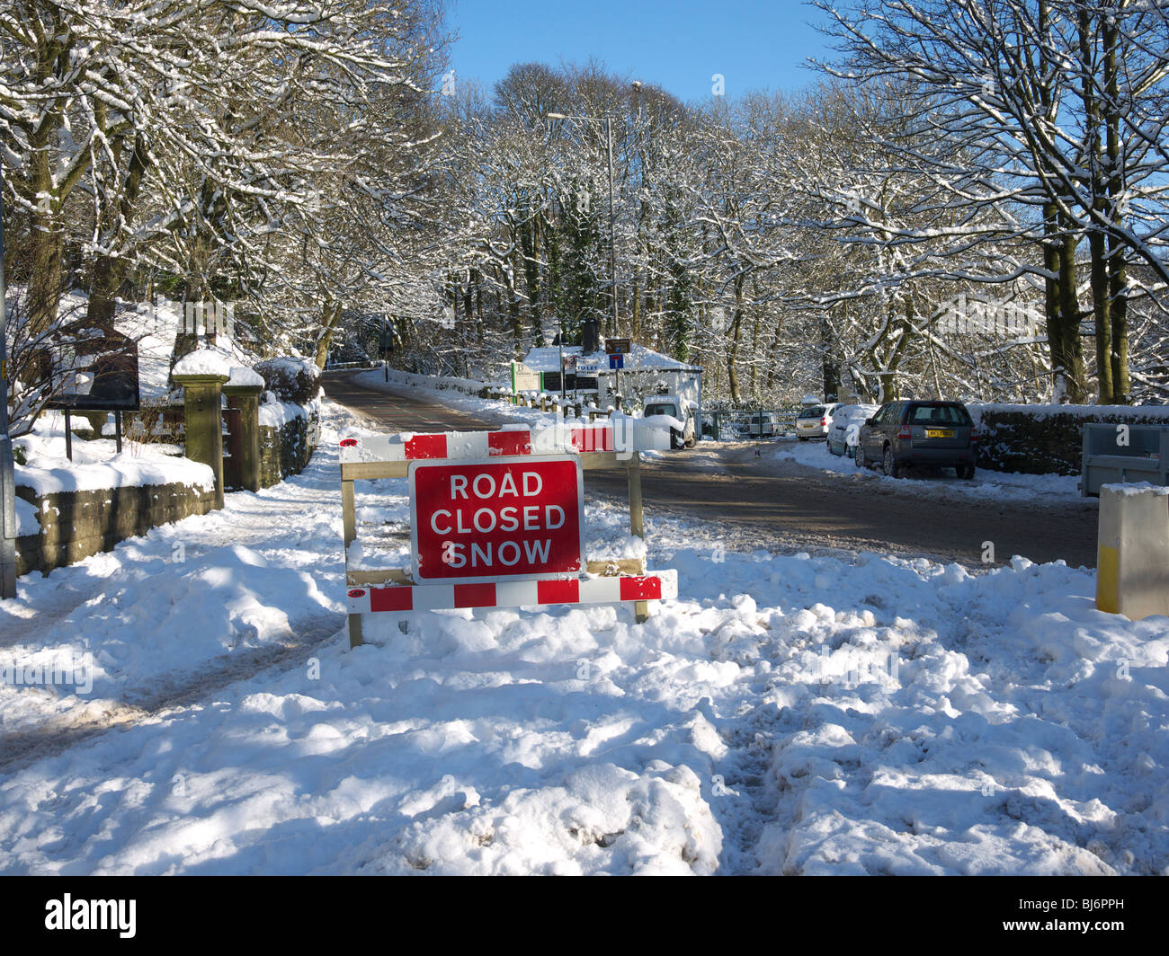Heavy snow blocking road hi-res stock photography and images - Alamy