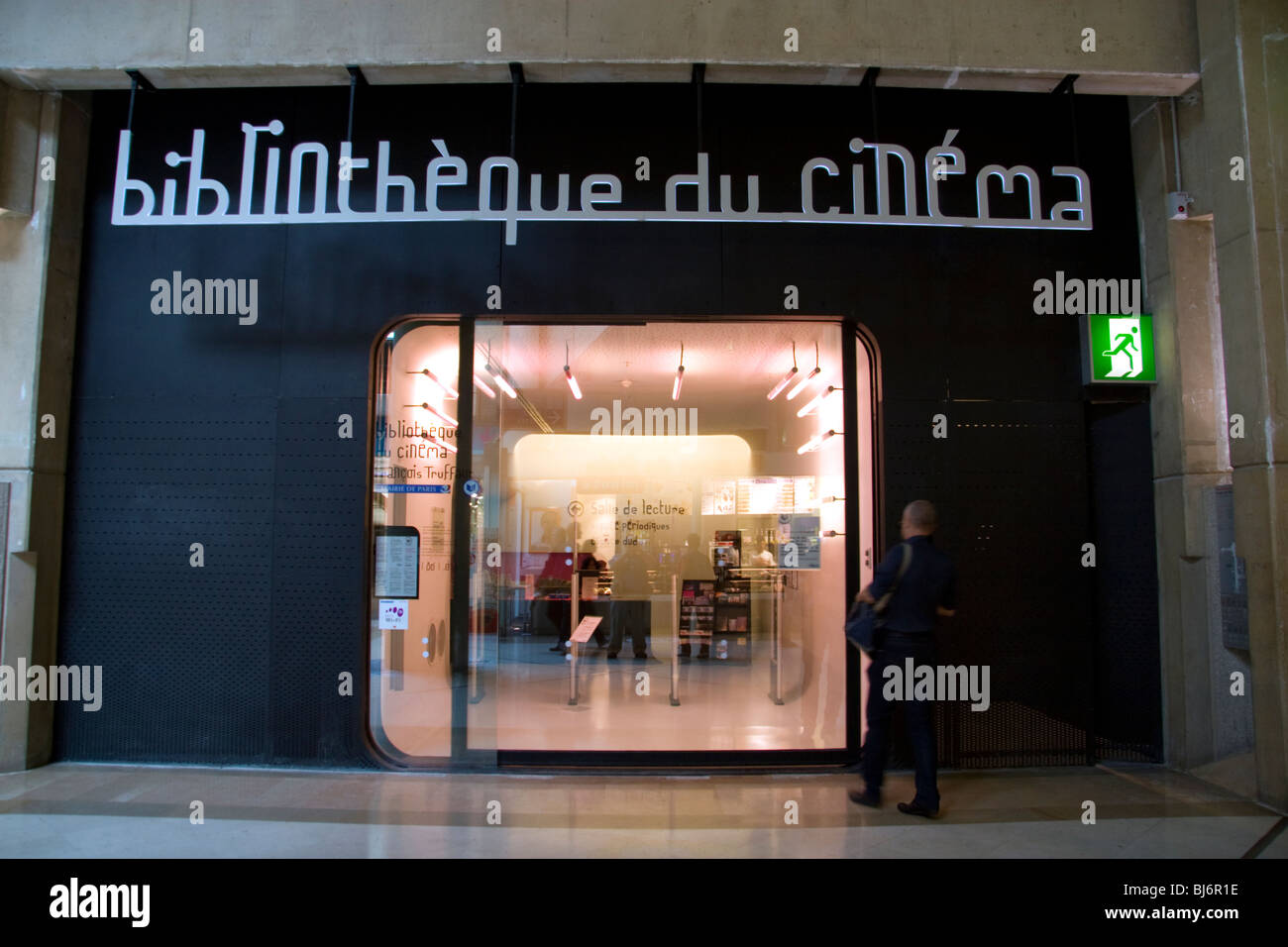 Cinema store hi-res stock photography and images - Alamy