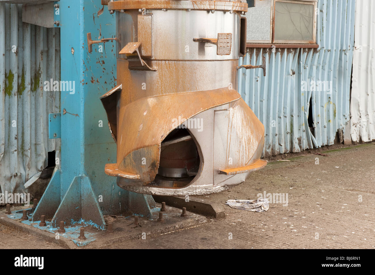 Equipment for unloading bulk grain from ships hold at grain terminal ...