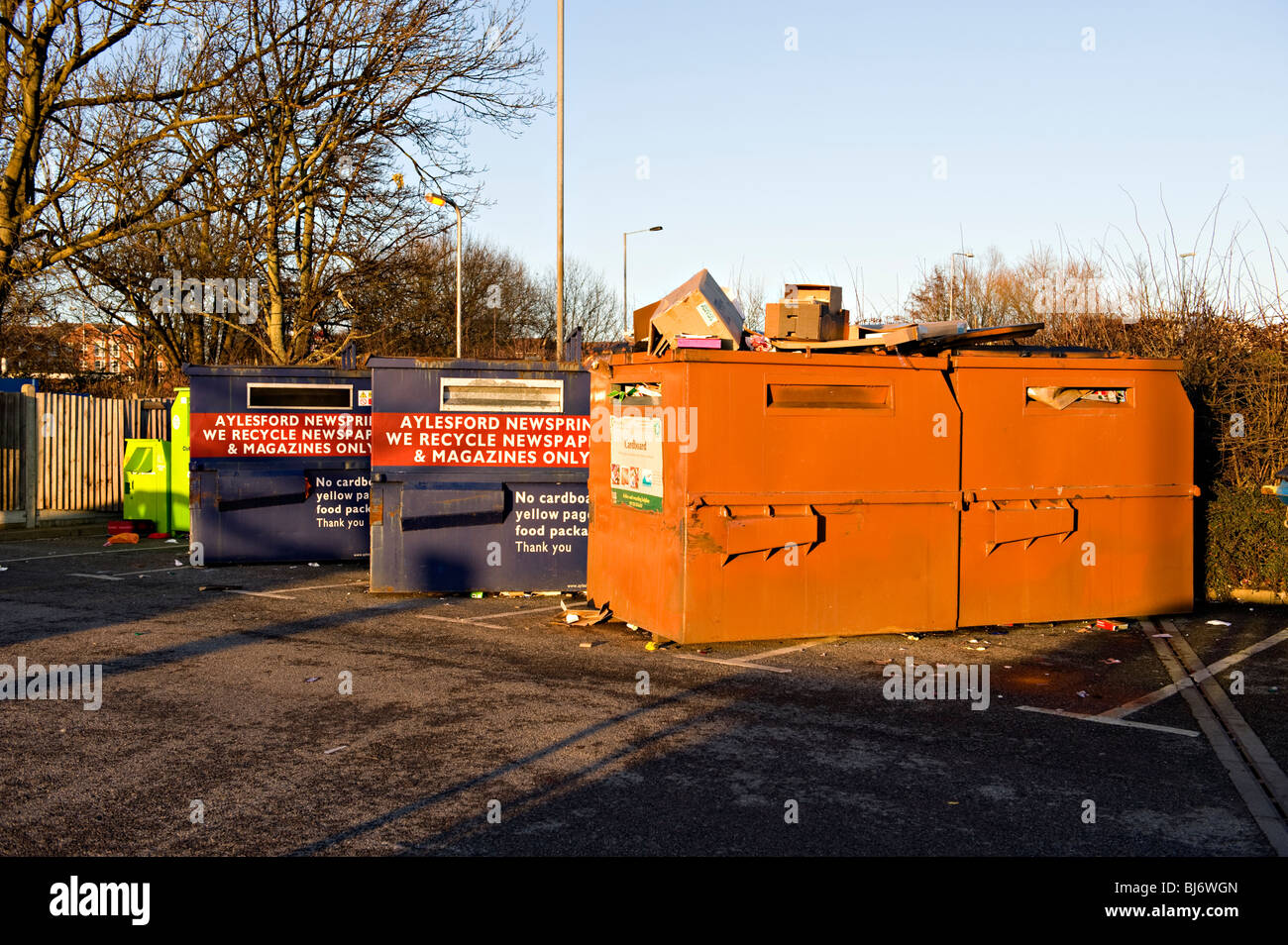 Overflowing recycling bins Stock Photo - Alamy
