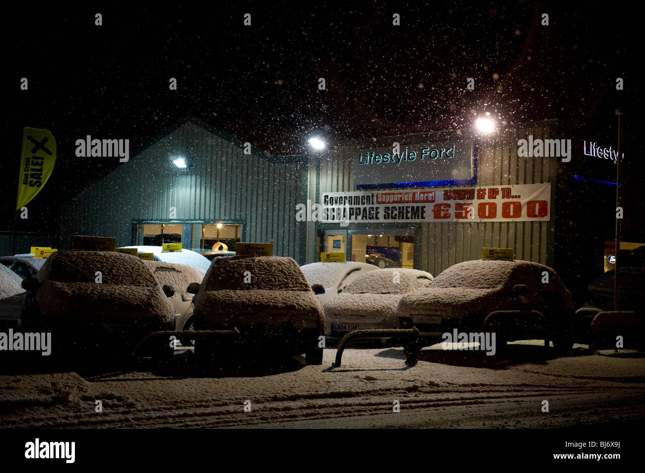 Heavy snow falling at night at road junction Stock Photo - Alamy