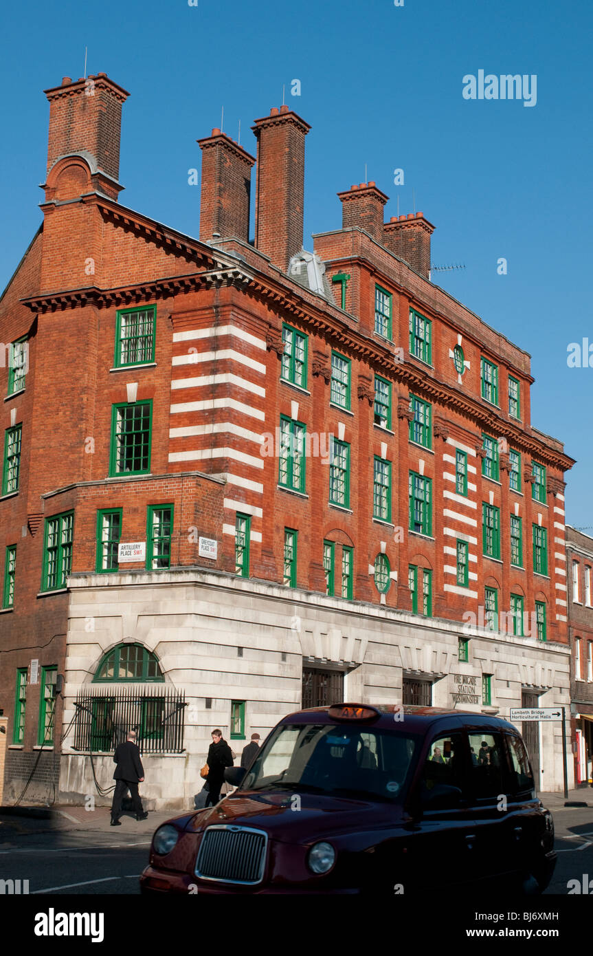 London fire brigade station hi-res stock photography and images - Alamy