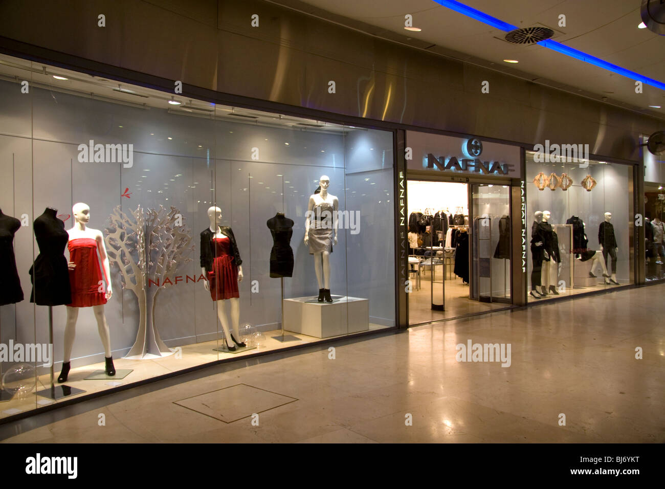 Shopping mall storefronts hi-res stock photography and images - Alamy