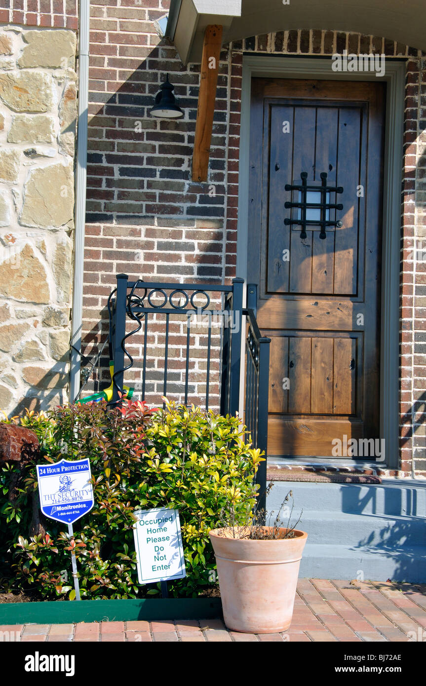 Alarm system warning sign for thieves at residential home Stock Photo ...