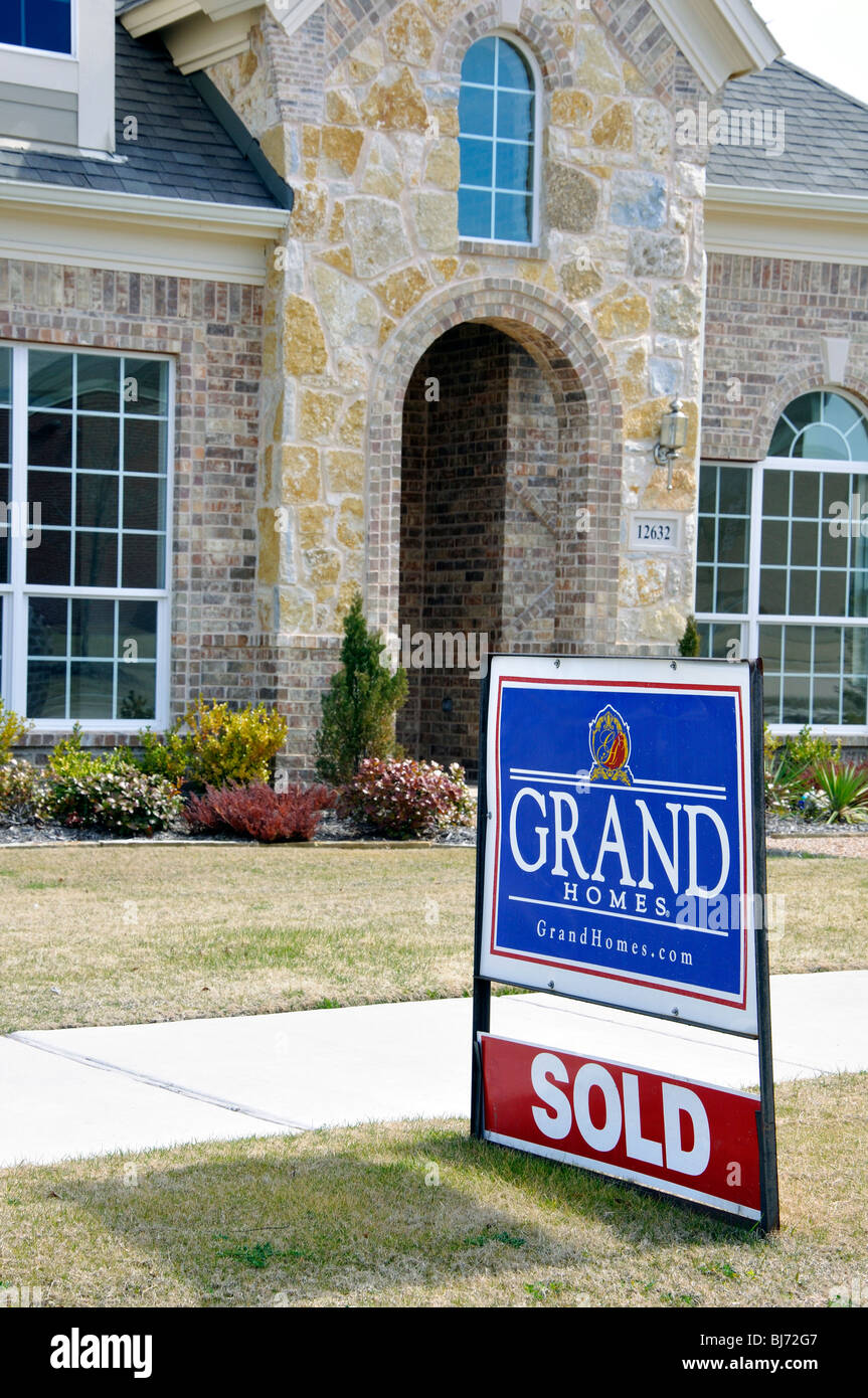 House SOLD sign Stock Photo - Alamy