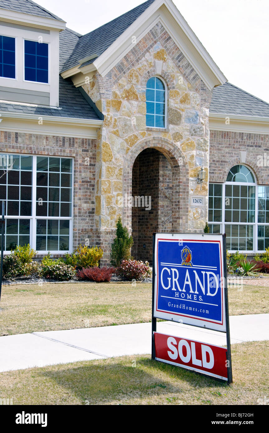 House SOLD sign Stock Photo - Alamy