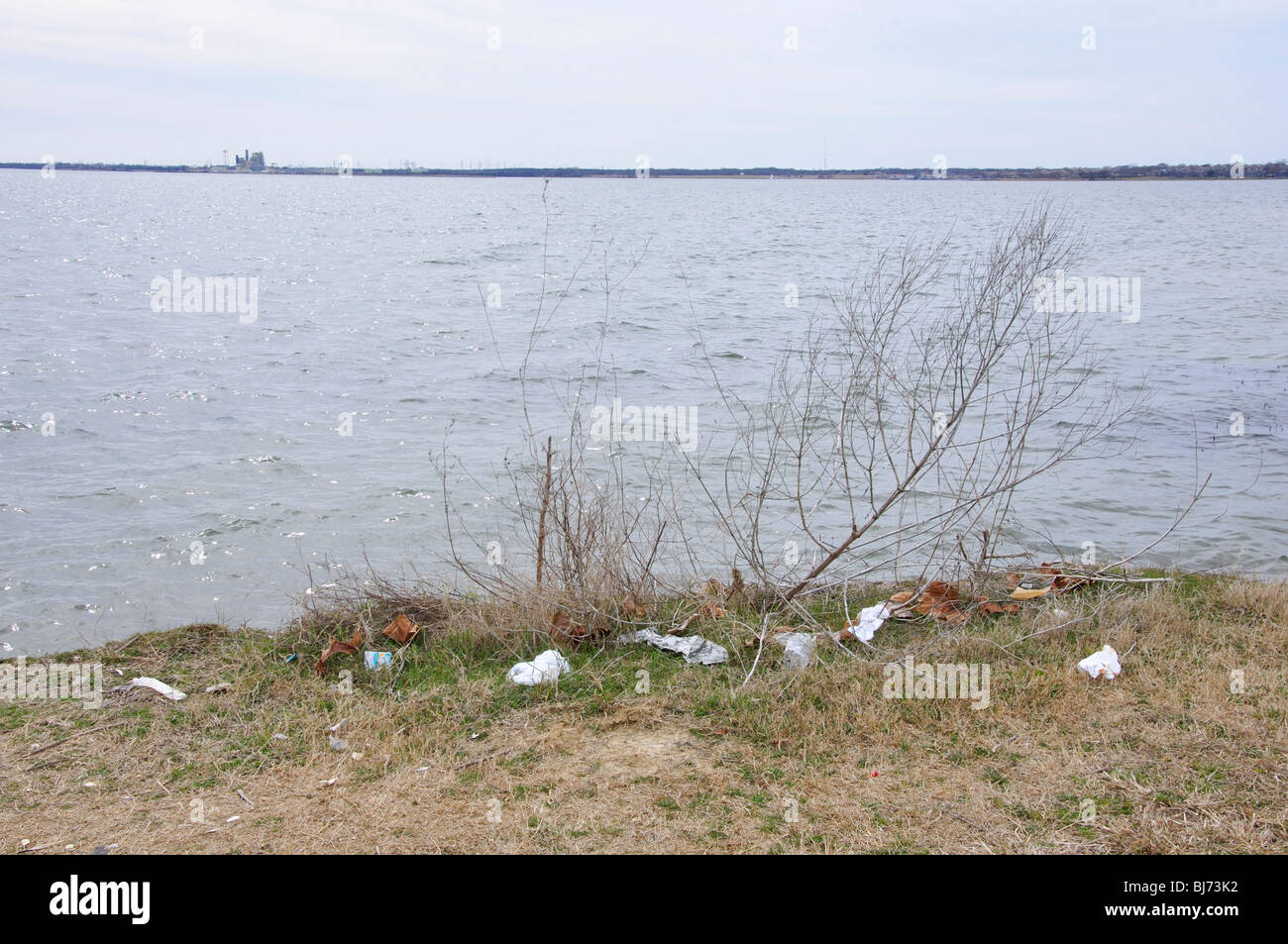 Garbage in water pollution hi-res stock photography and images - Alamy
