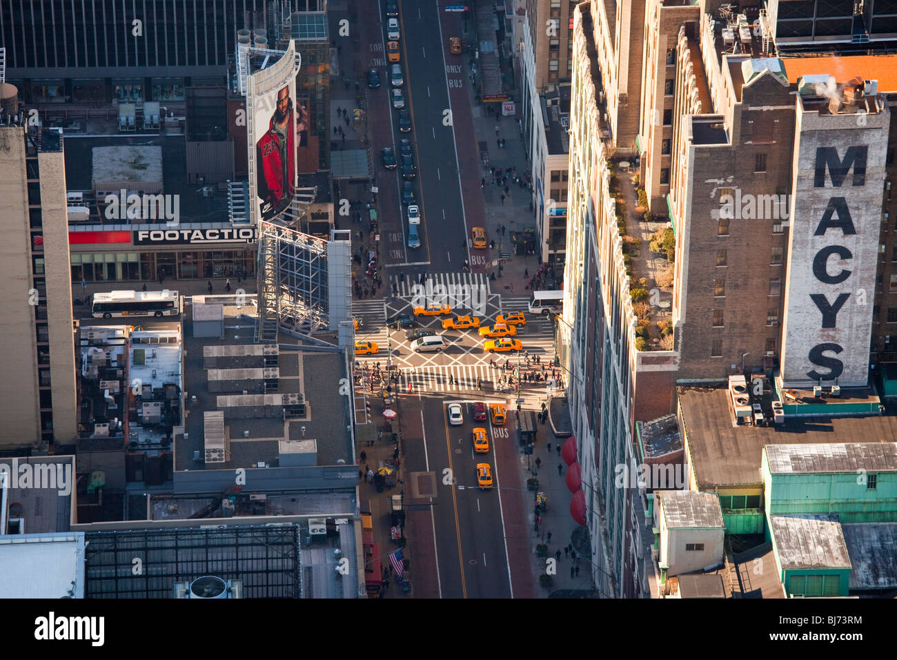 34th street new york city hi-res stock photography and images - Alamy
