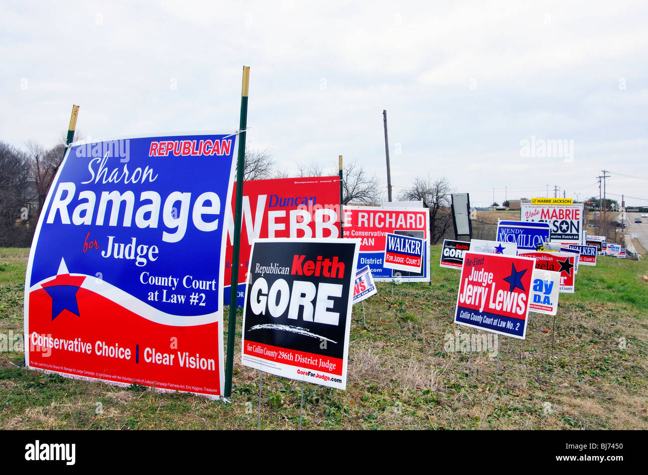 Campaign signs hi-res stock photography and images - Alamy