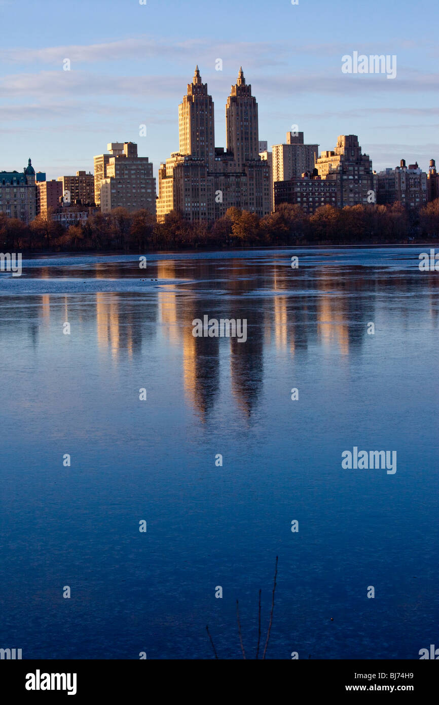 El Dorado Building and Reservoir in Central Park, New York City Stock ...