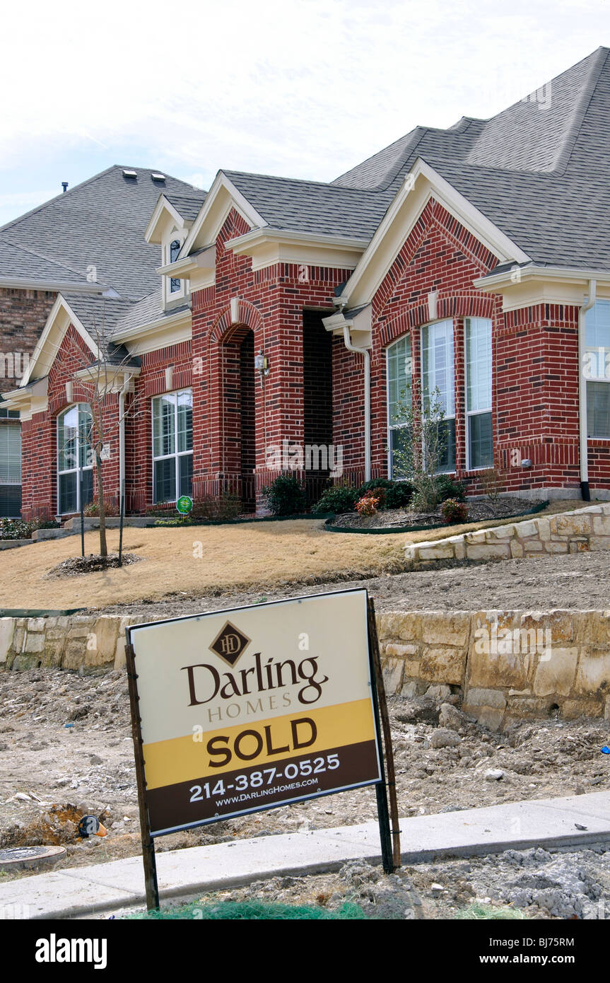 House SOLD sign Stock Photo - Alamy