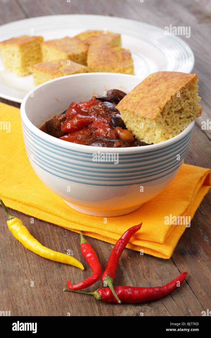 Chili and corn bread Stock Photo - Alamy