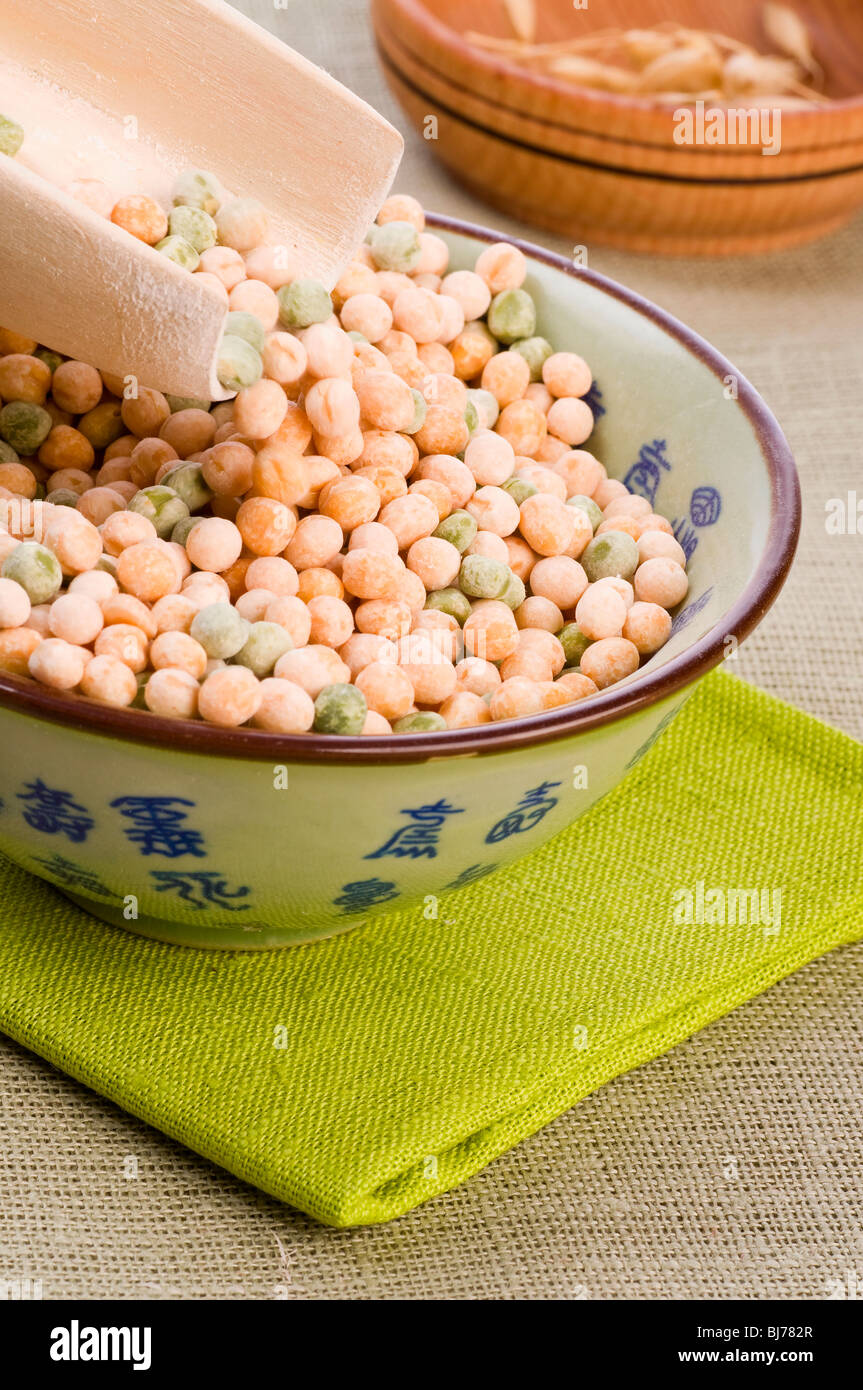 Pea strew hi-res stock photography and images - Alamy