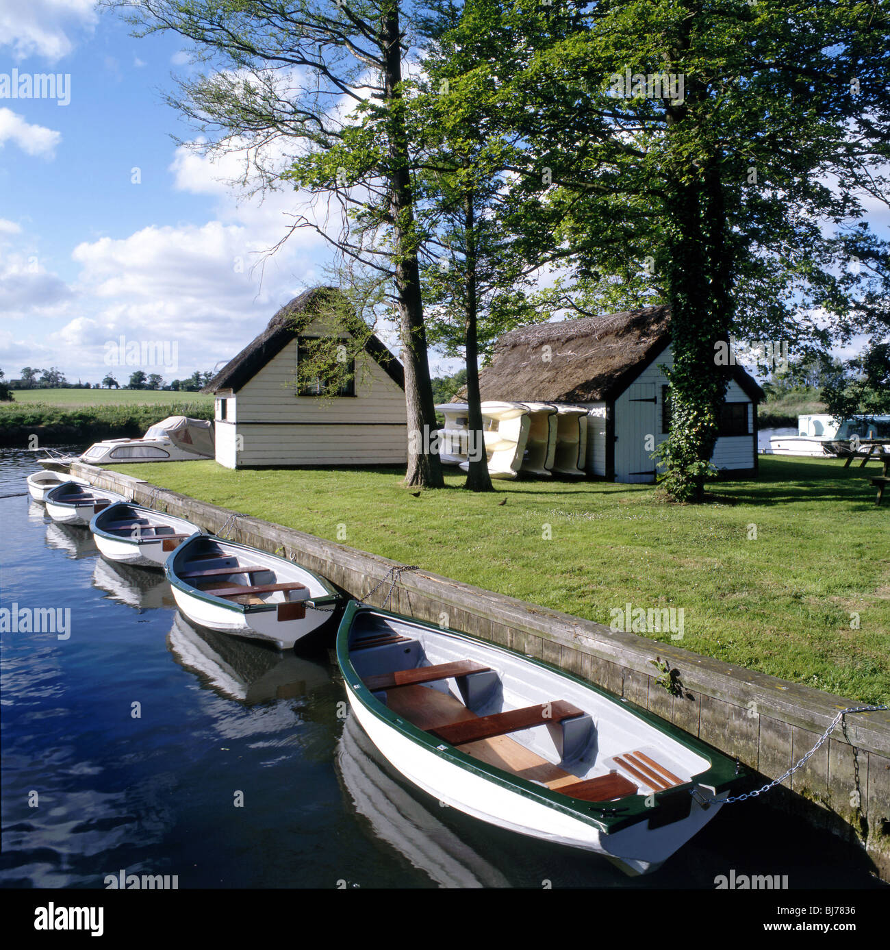 Boating on the river Thames Oxfordshire, UK Stock Photo - Alamy