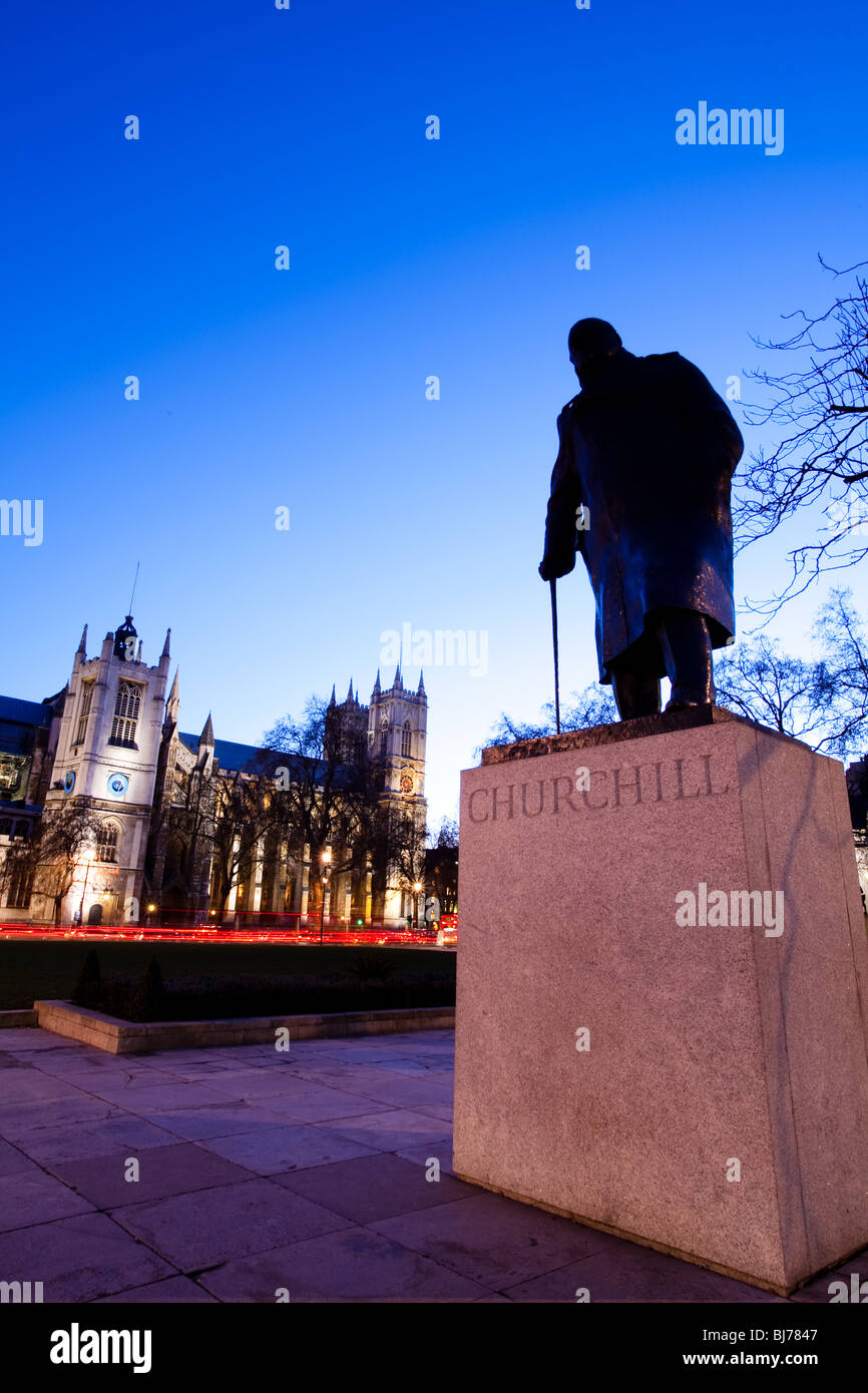 Statue of Churchill in Parliament square, London, UK Stock Photo - Alamy