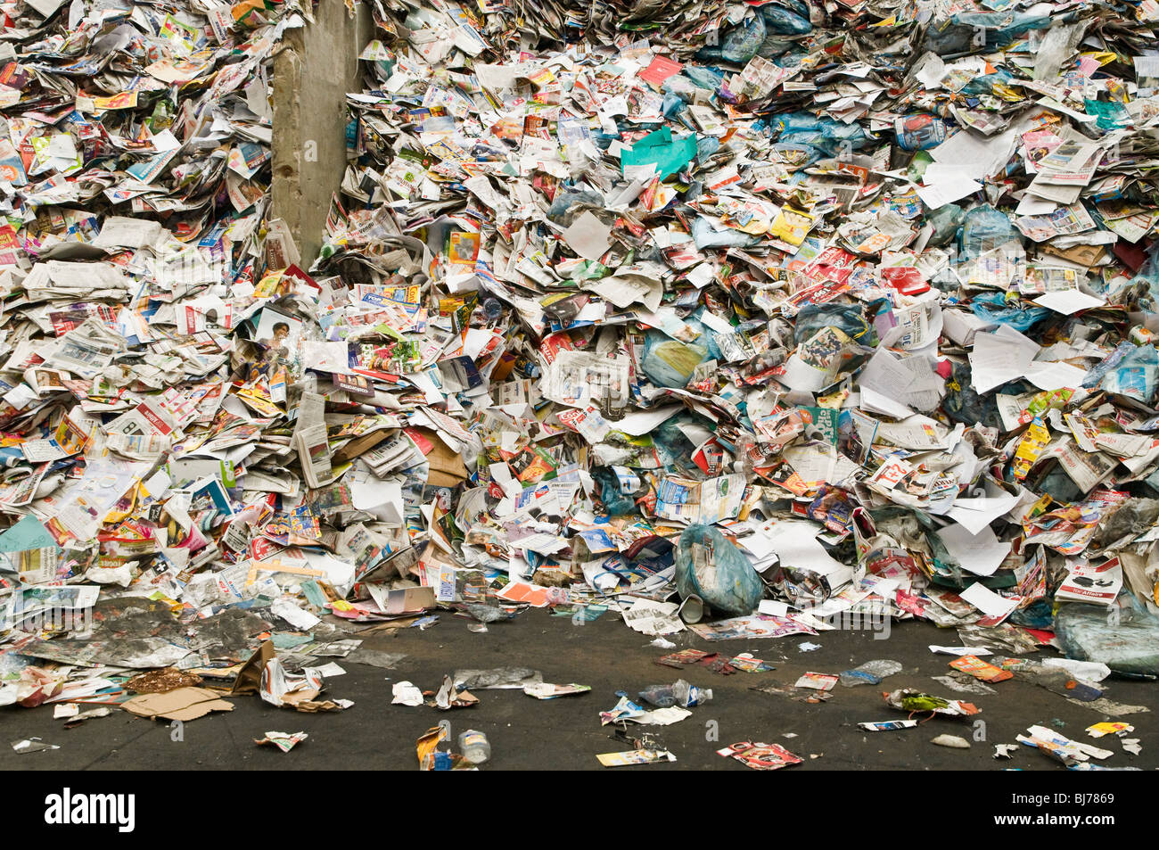Heap of old paper in recycling center Stock Photo - Alamy