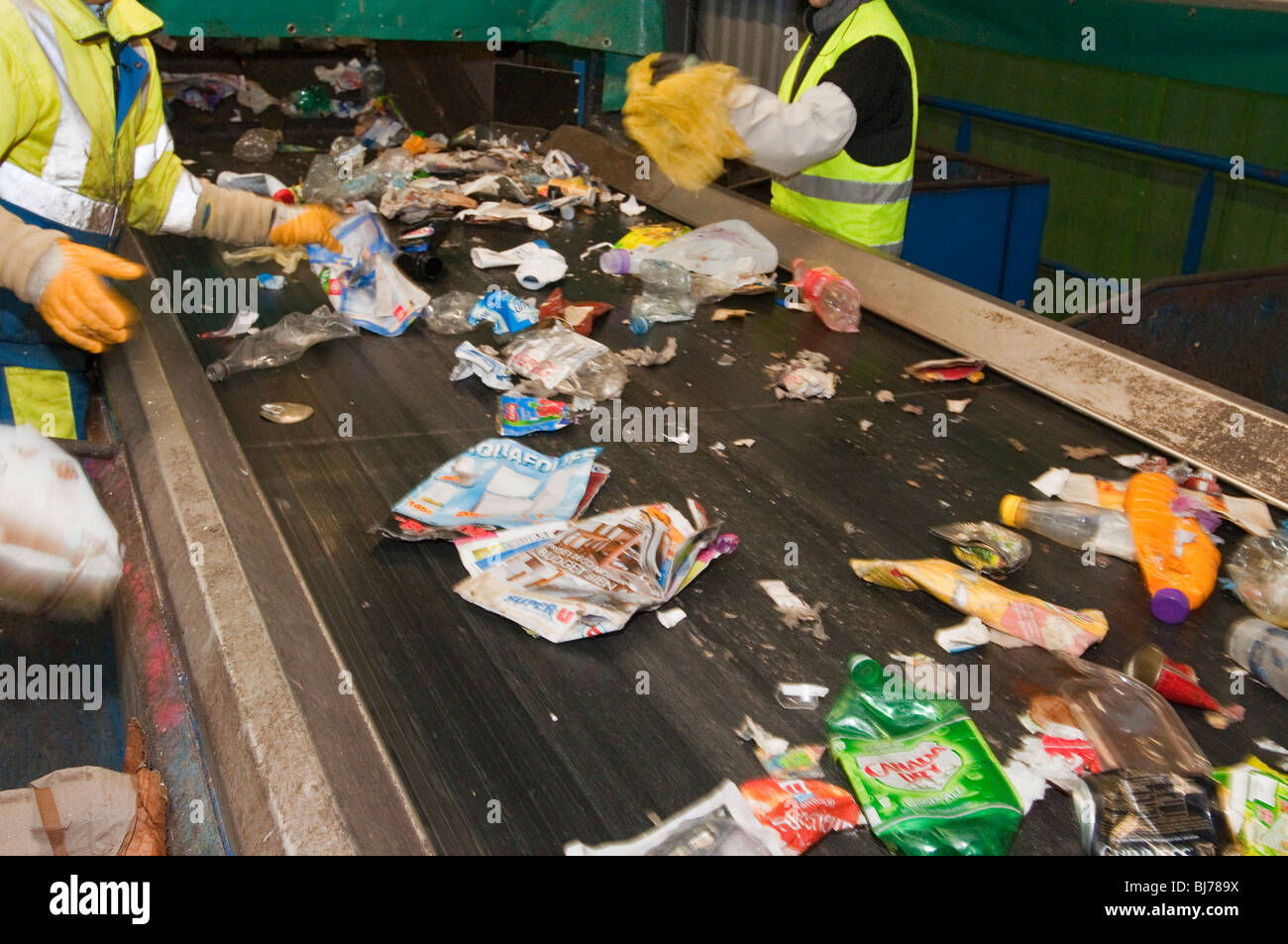 Manual waste sorting conveyor rubbish hi-res stock photography and images - Alamy