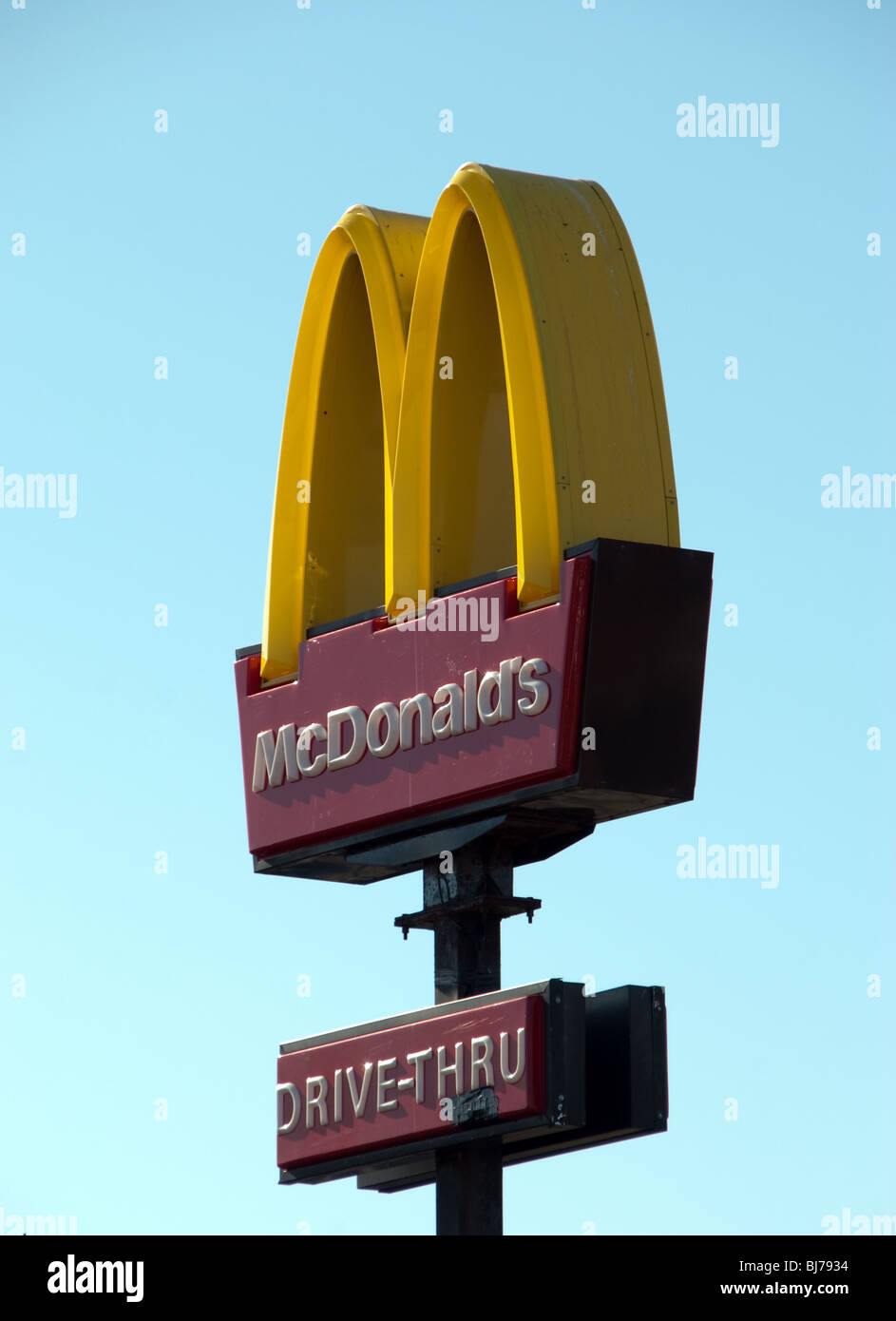 Mcdonalds drive through sign logo hi-res stock photography and images ...