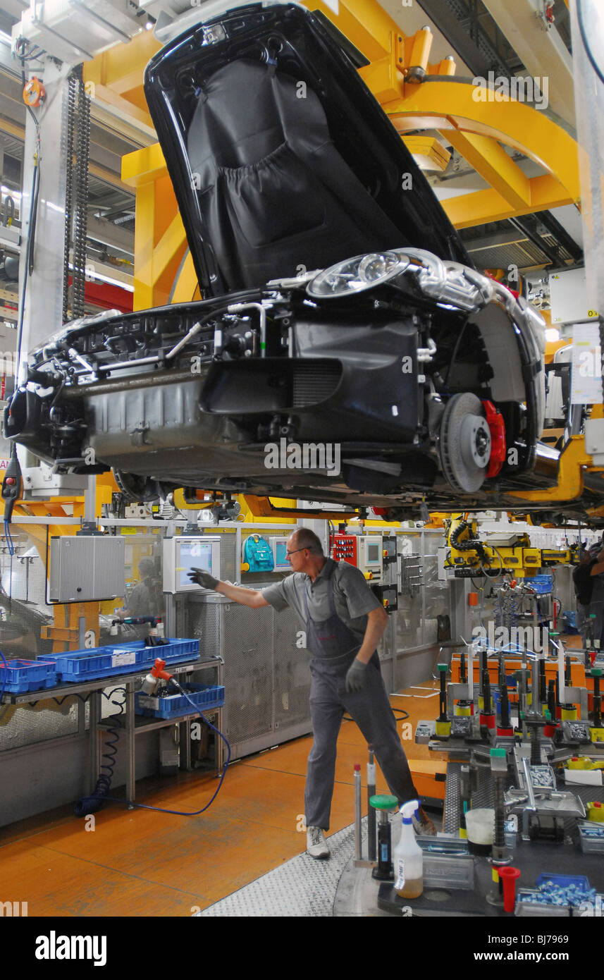 Automobile manufacturing plant hi-res stock photography and images - Alamy
