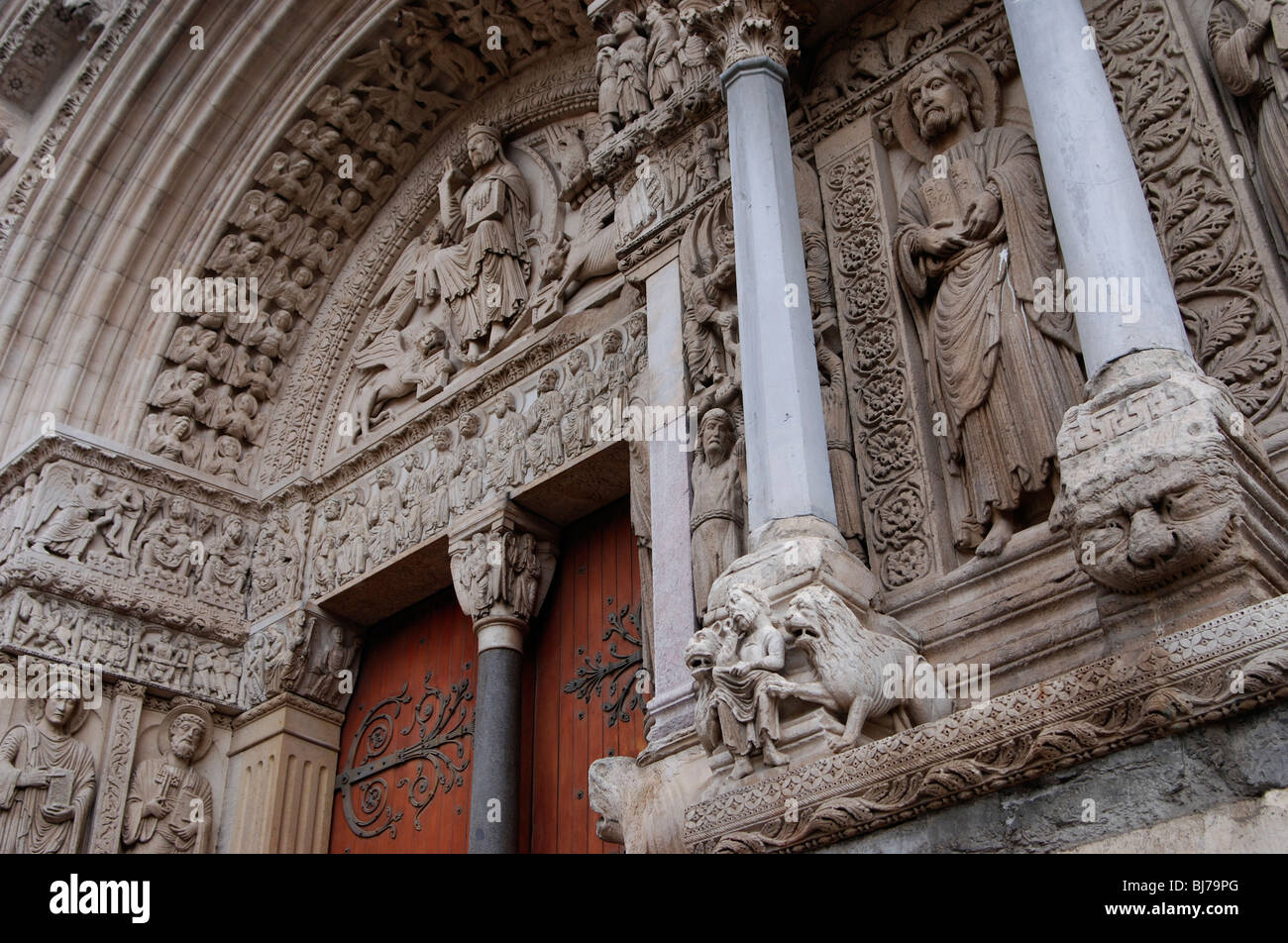 Detail of the Saint Trophime church in Arles France Stock Photo - Alamy