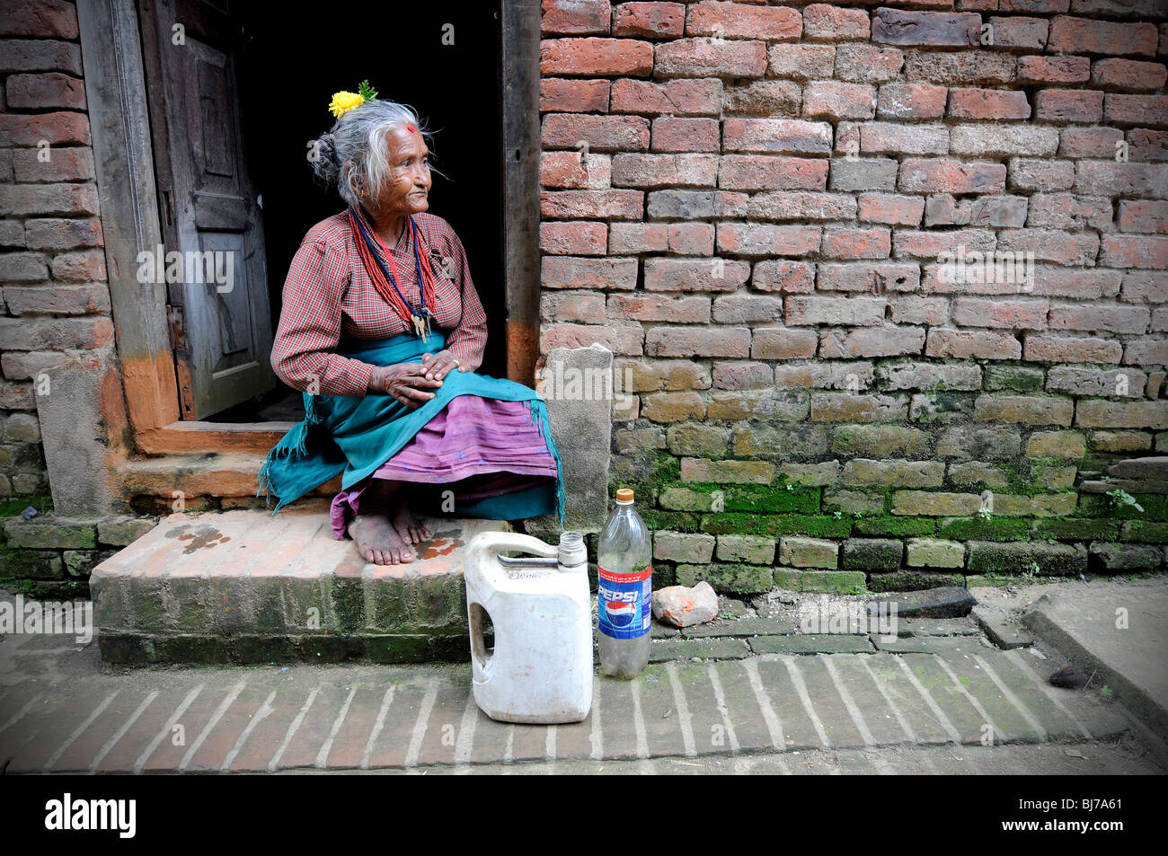 Old woman in Bhaktapur, Nepal Stock Photo - Alamy