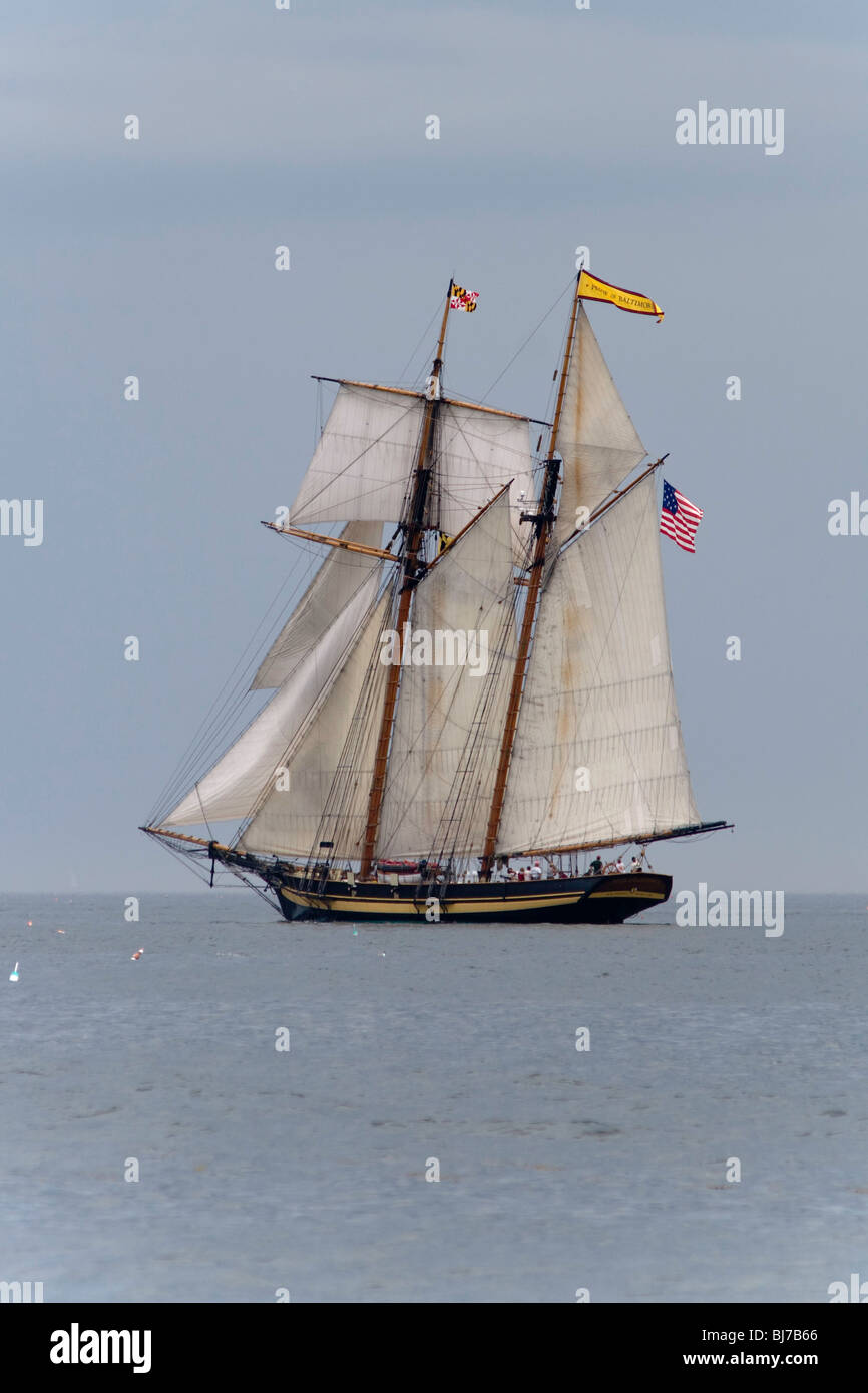 The Baltimore Clipper PRIDE OF BALTIMORE II under all plain sail in ...
