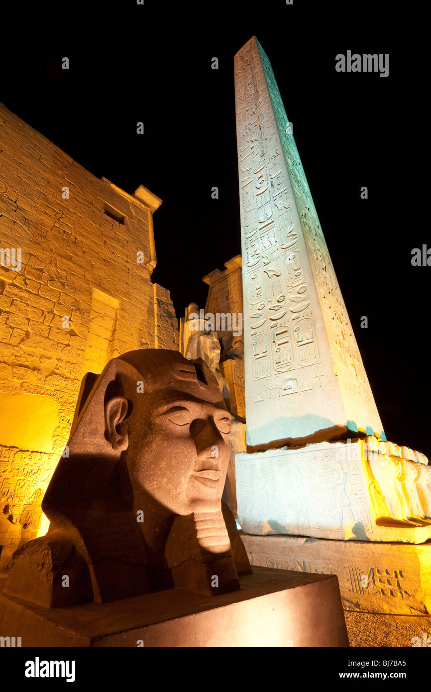 Pylon head hi-res stock photography and images - Alamy