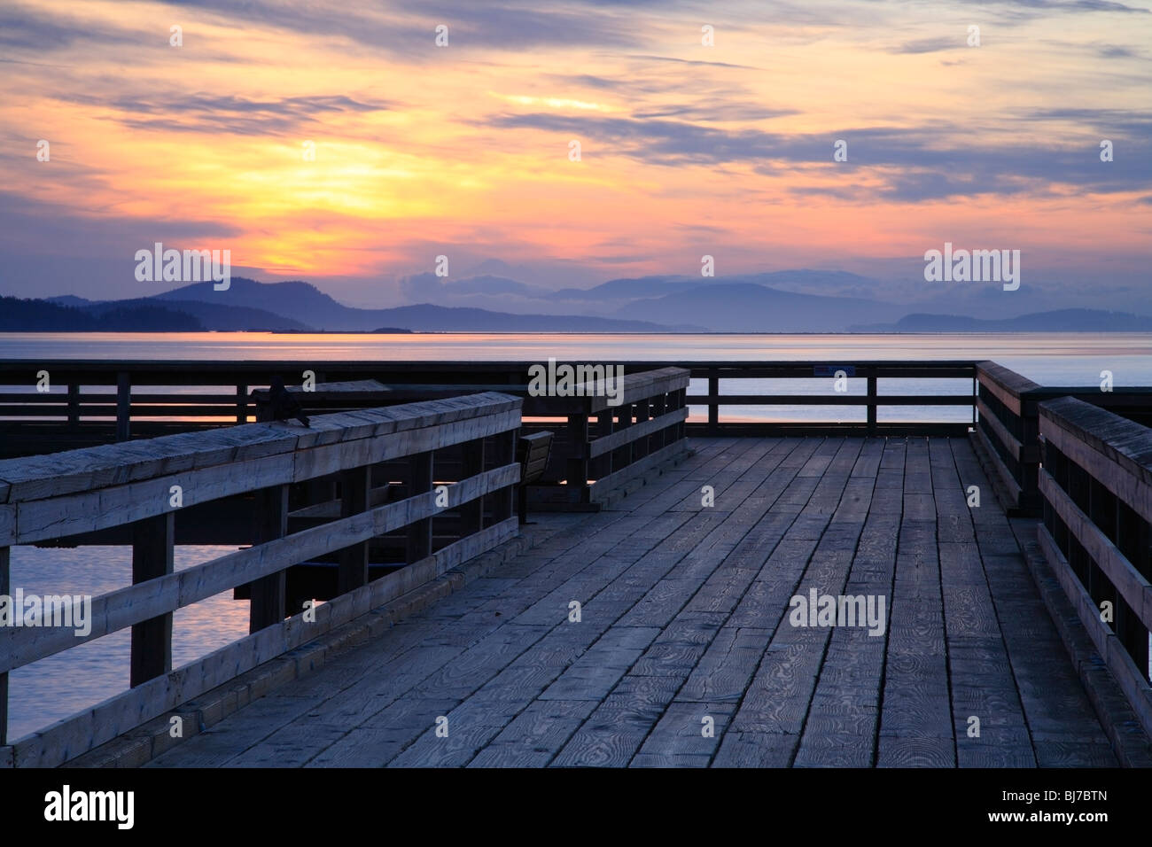 British pier sunrise hi-res stock photography and images - Alamy