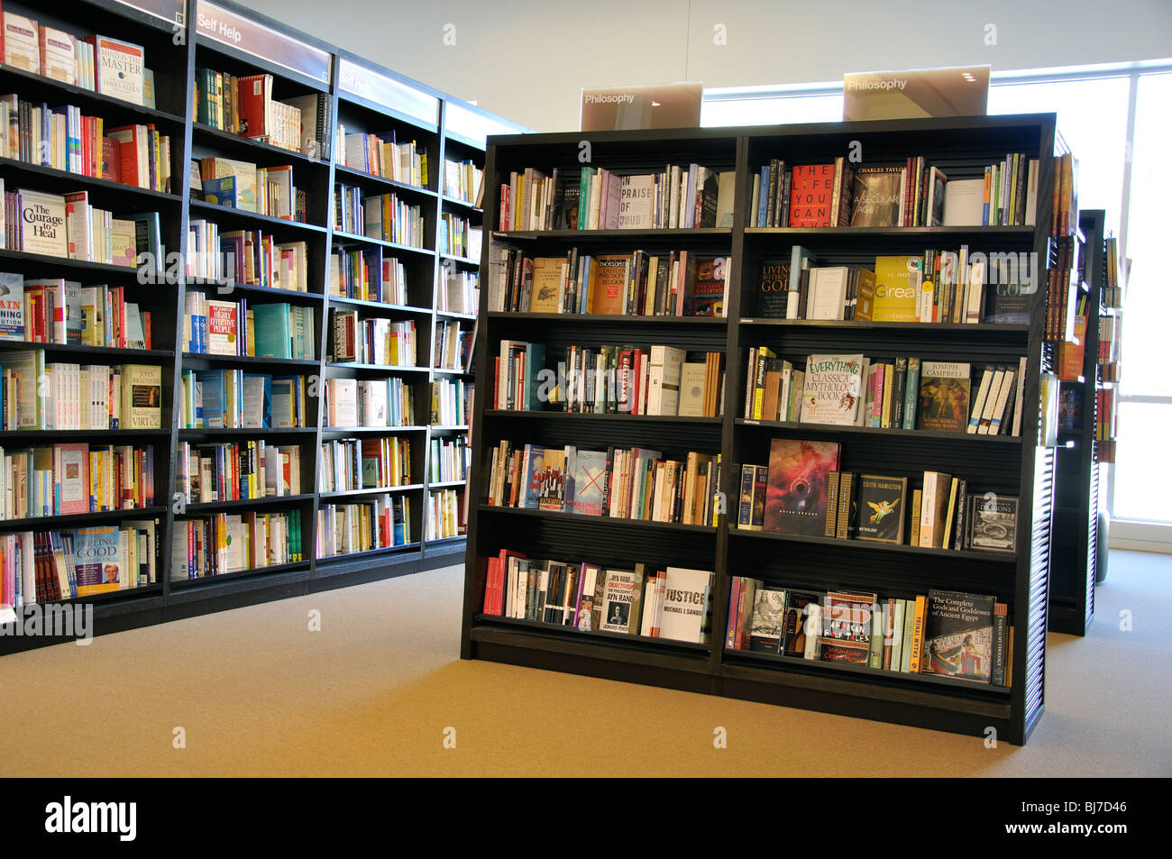 Bookstore shelf hi-res stock photography and images - Alamy