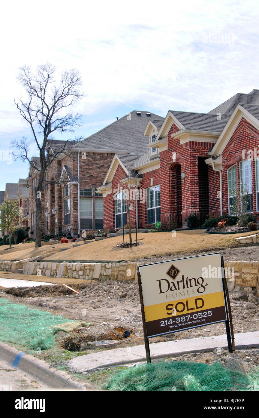 Newly constructed house SOLD sign Stock Photo - Alamy