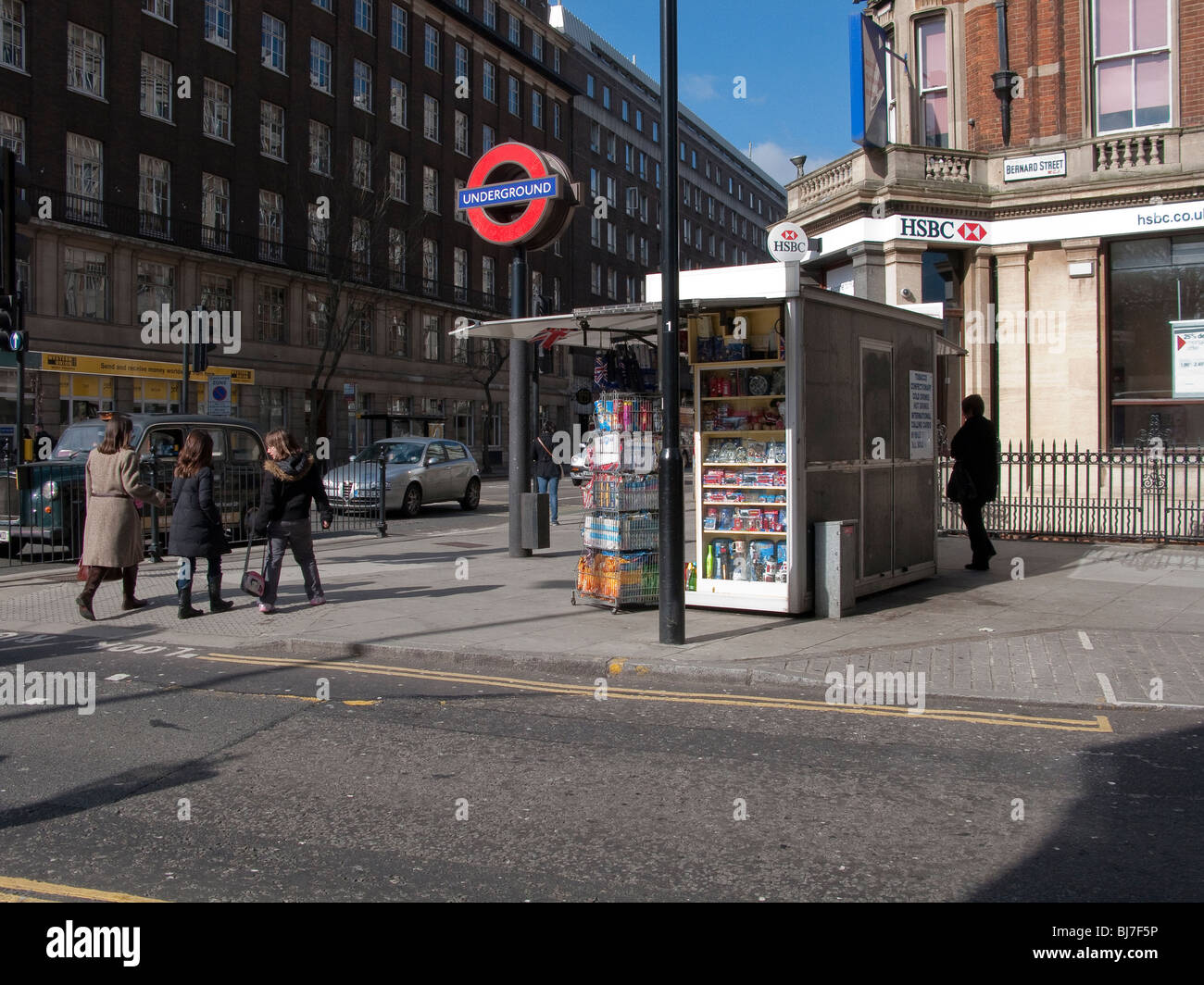 Corner shop london hi-res stock photography and images - Alamy