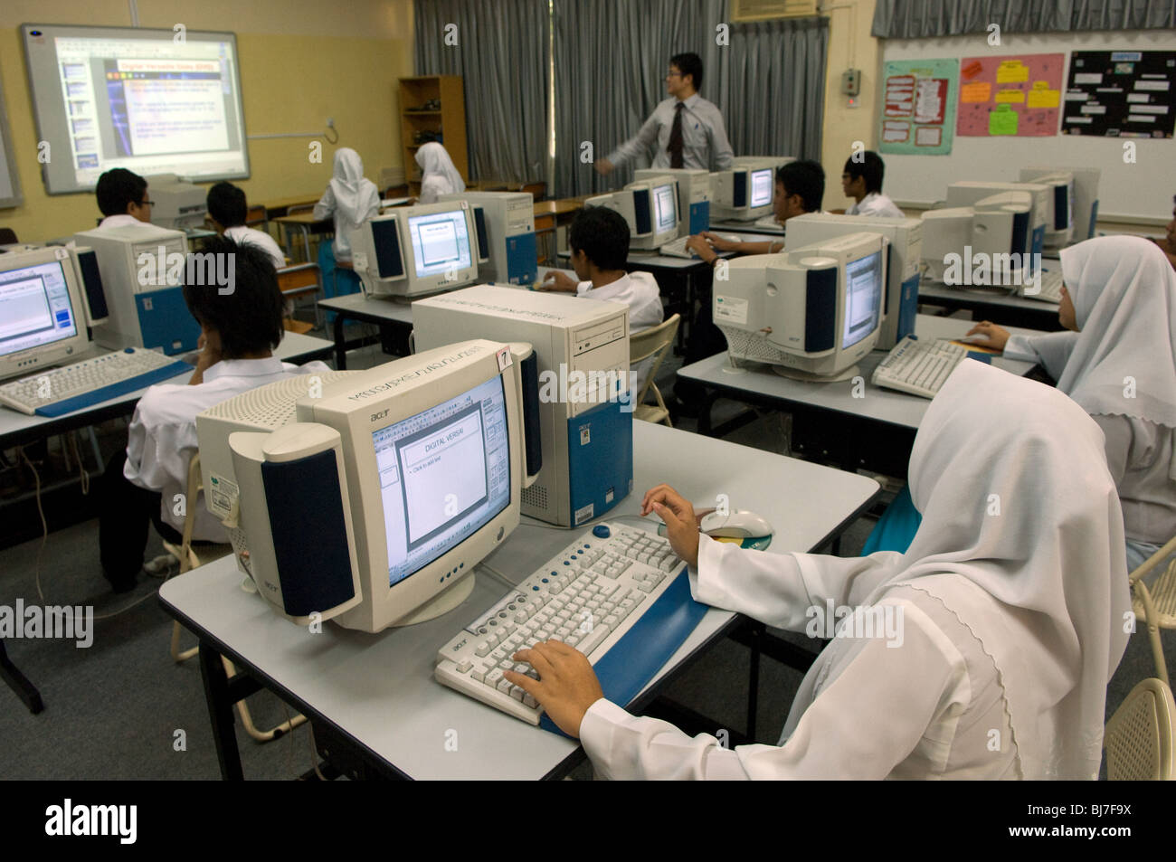 Computer classes, Islamic high school, Bandar Seri Begawan, Brunei ...