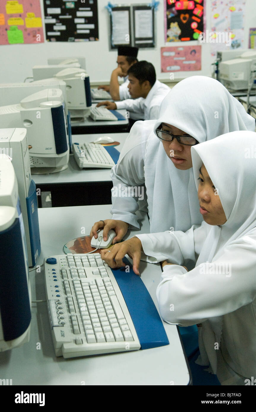 Computer classes, Islamic high school, Bandar Seri Begawan, Brunei ...