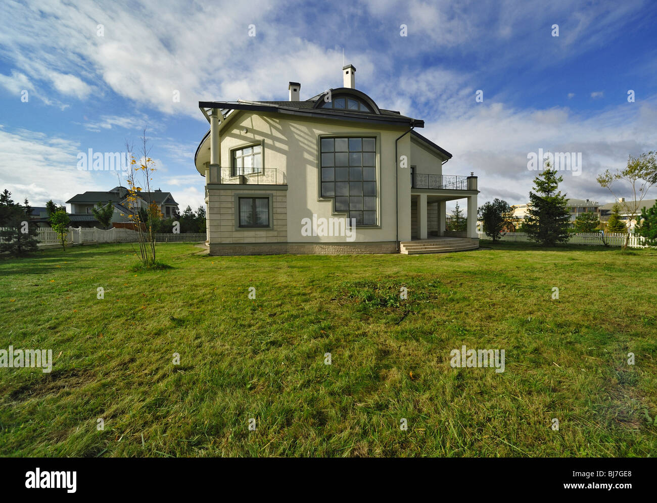 Fancy cottage hi-res stock photography and images - Alamy