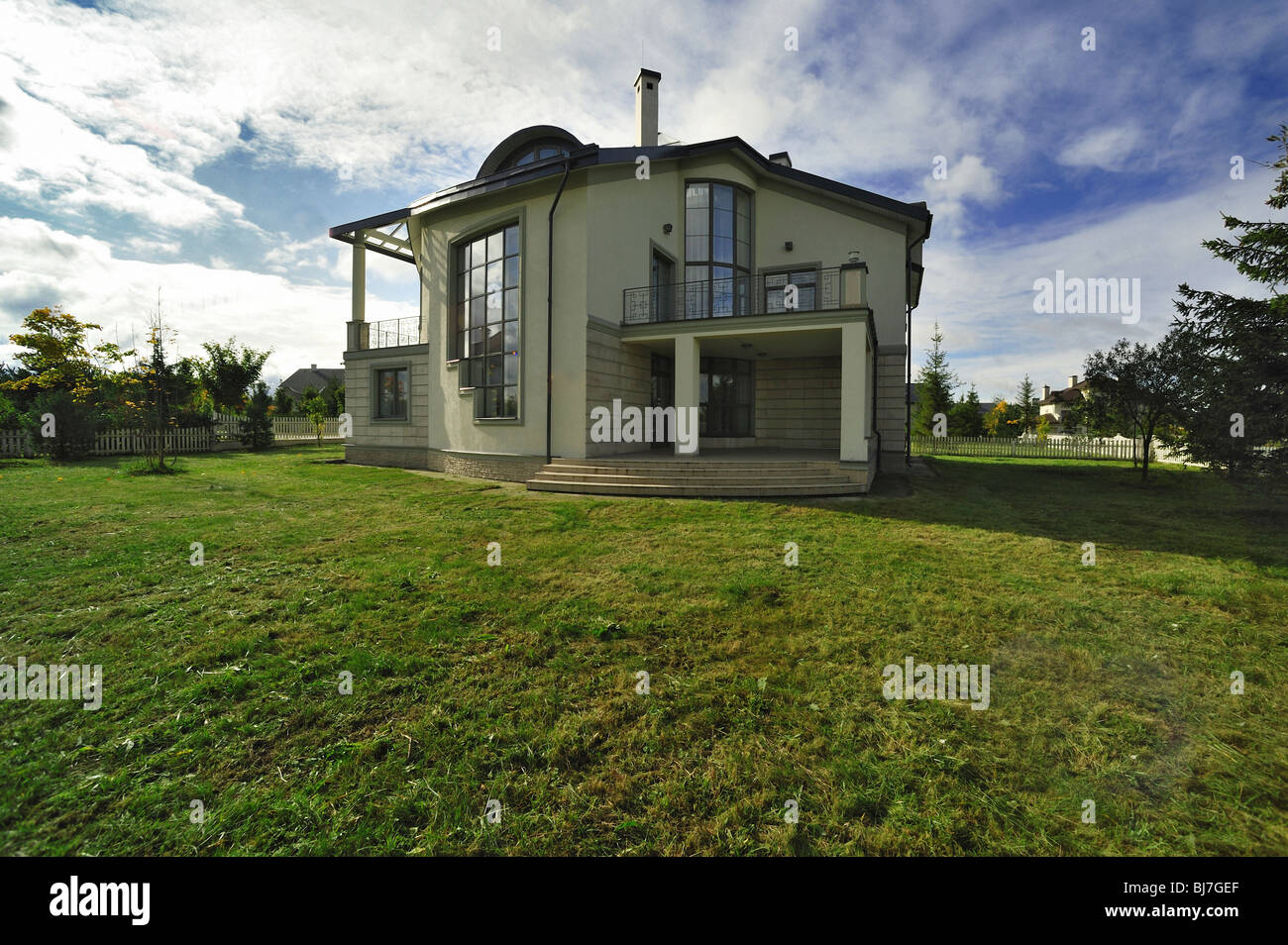 Single story cottage hi-res stock photography and images - Alamy