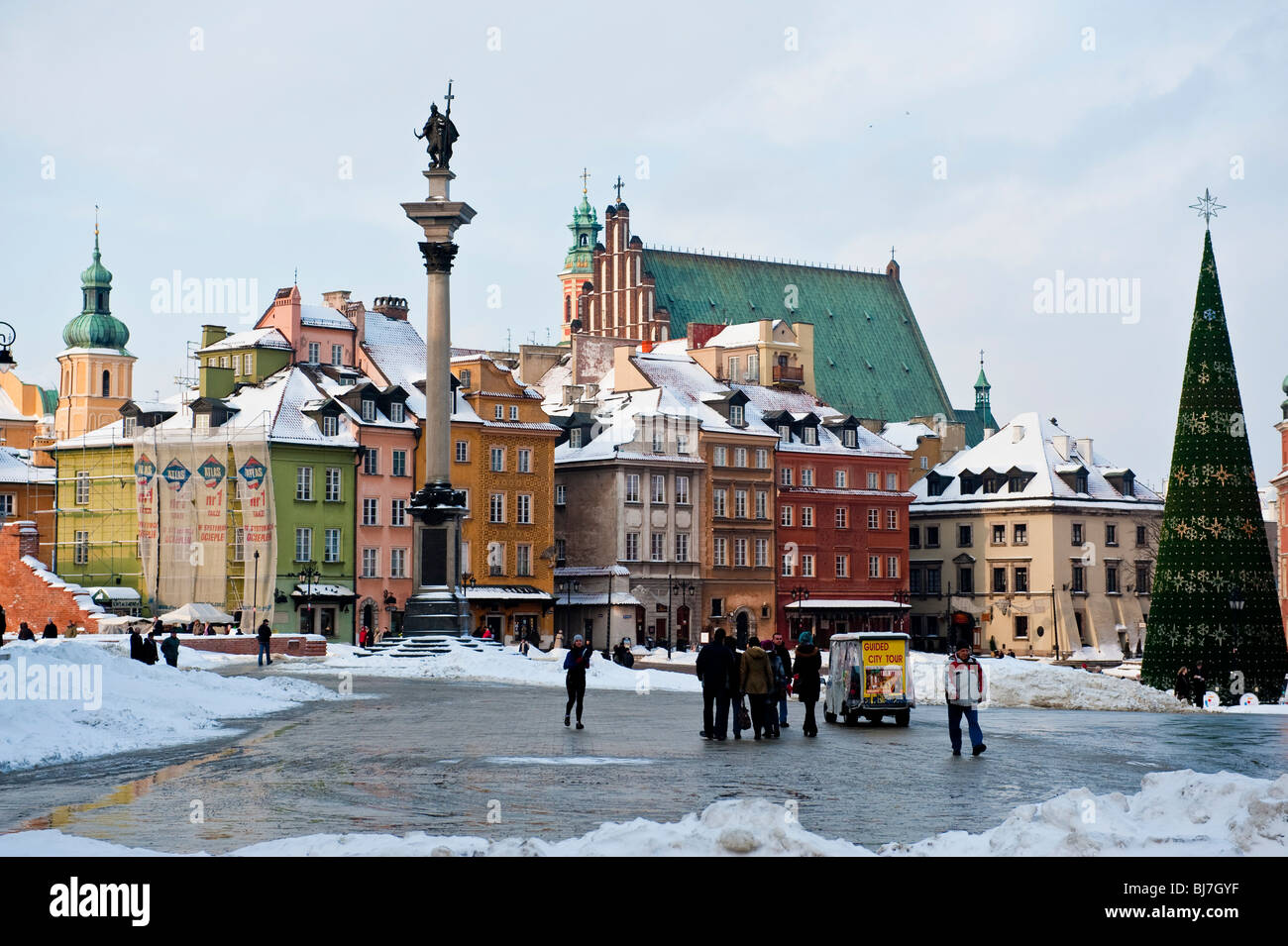 Castle square or Plac Zamkowy with column and statue of King Zygmunt ...