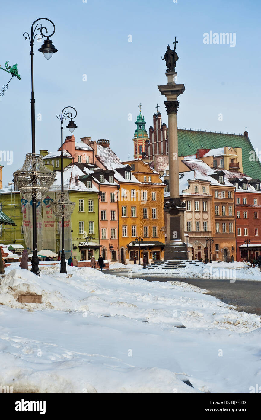 Castle square or Plac Zamkowy with column and statue of King Zygmunt ...