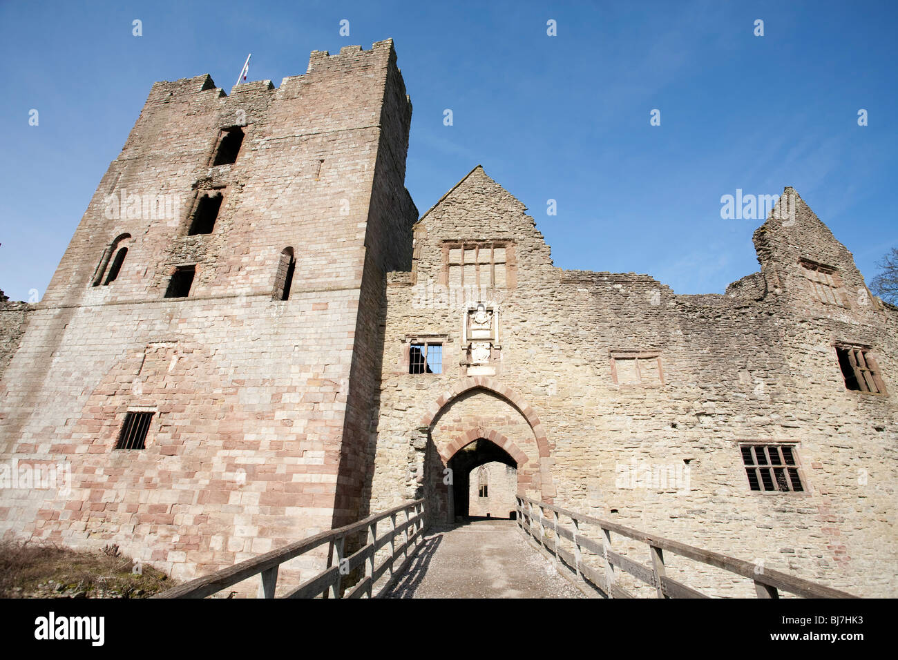 Entrance ruins bridge path tower hi-res stock photography and images ...