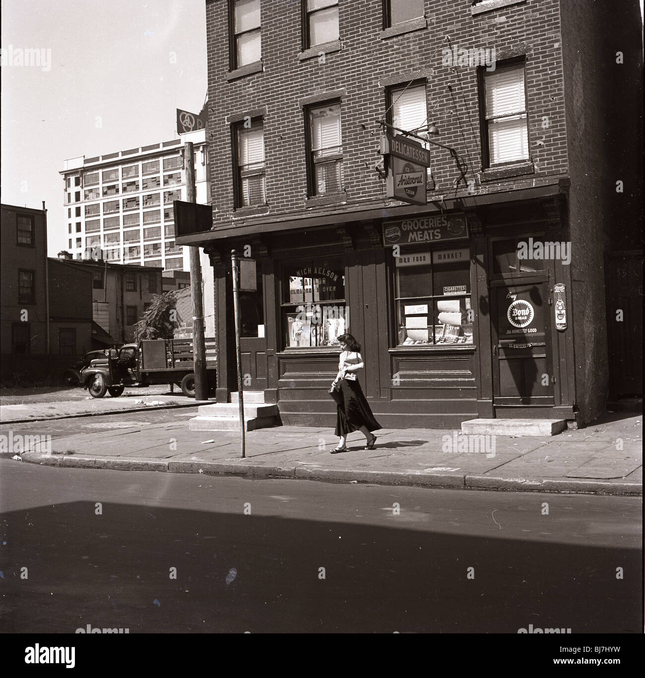 Market street 1950s hi-res stock photography and images - Alamy