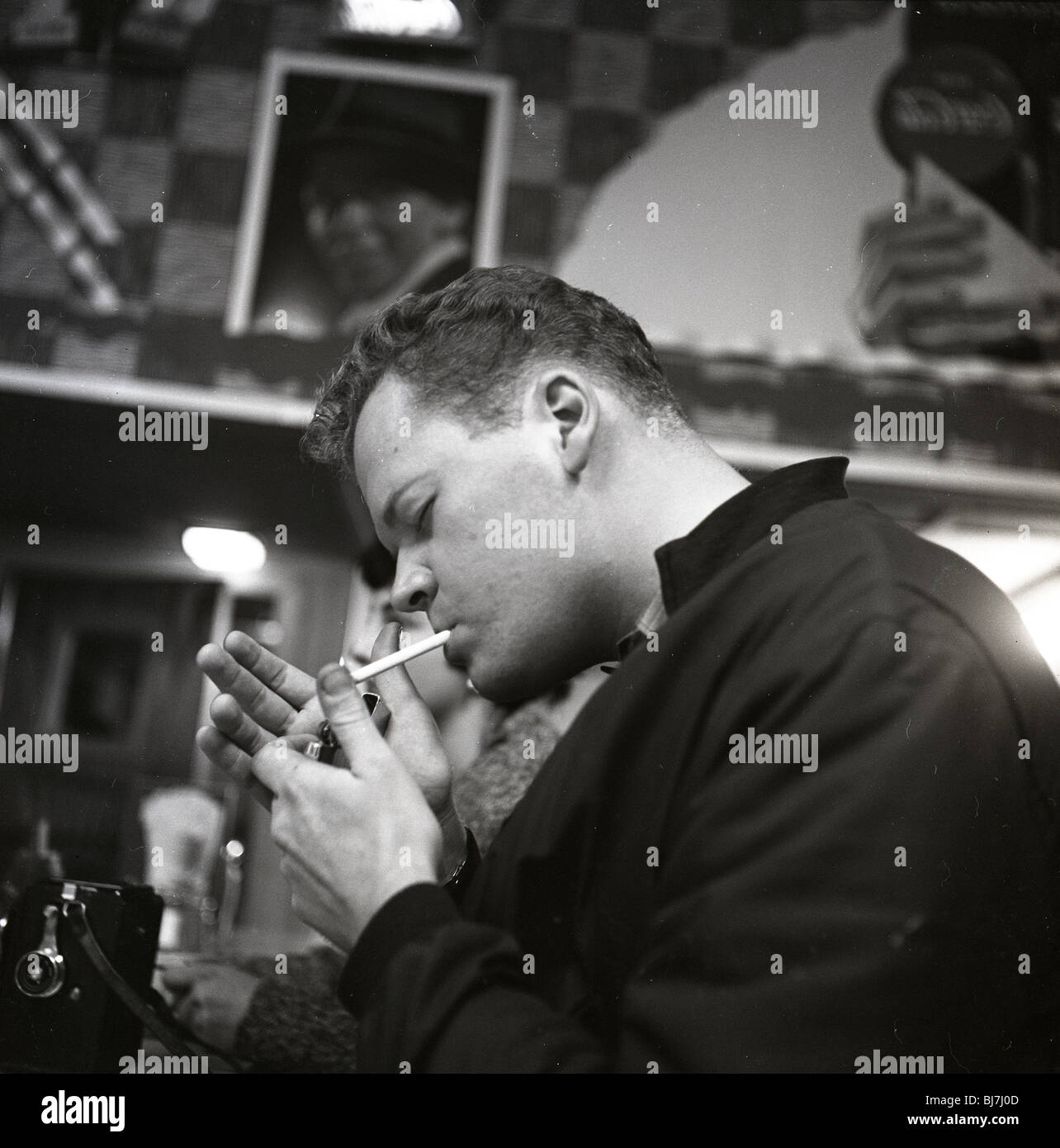 Cigarette smoking 1950s hi-res stock photography and images - Alamy