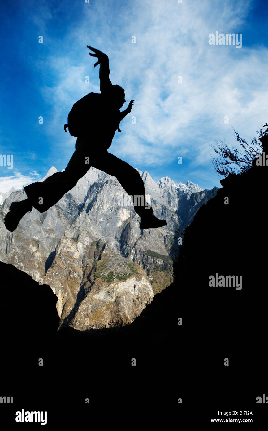 Tiger jumping gorge hi-res stock photography and images - Alamy