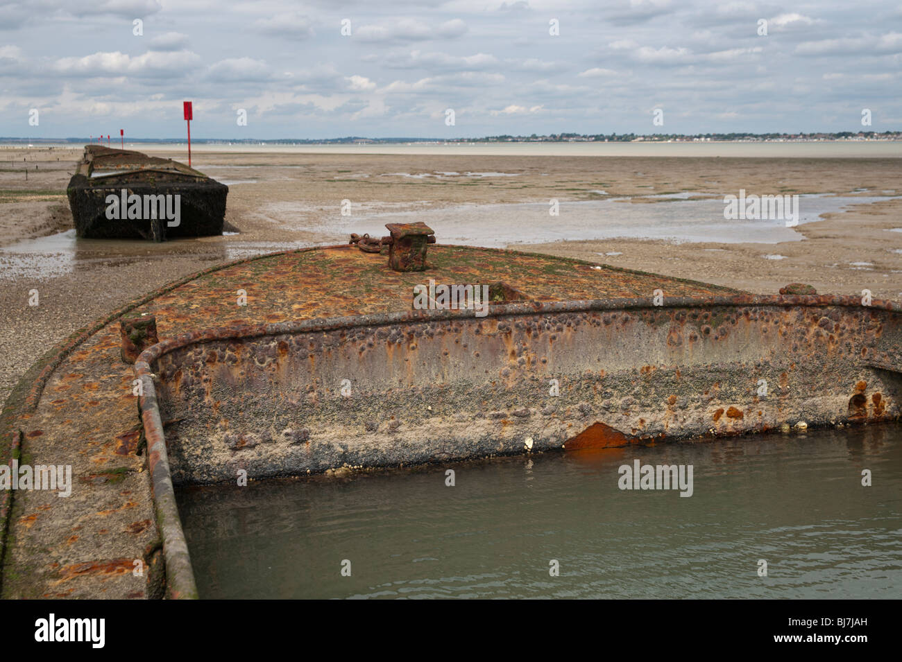 Sunken barges hi-res stock photography and images - Alamy