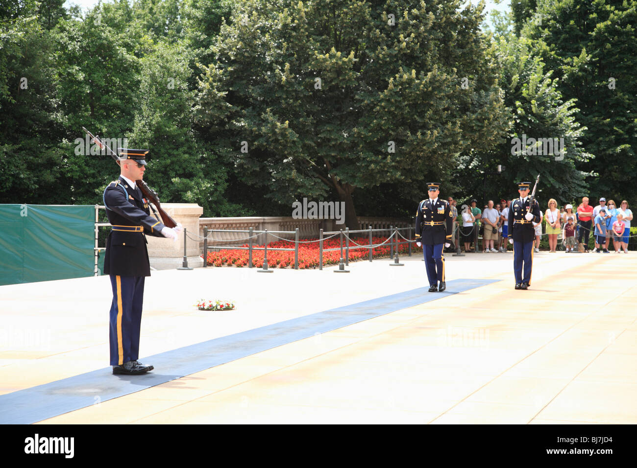 Arlington cemetery guards hi-res stock photography and images - Alamy