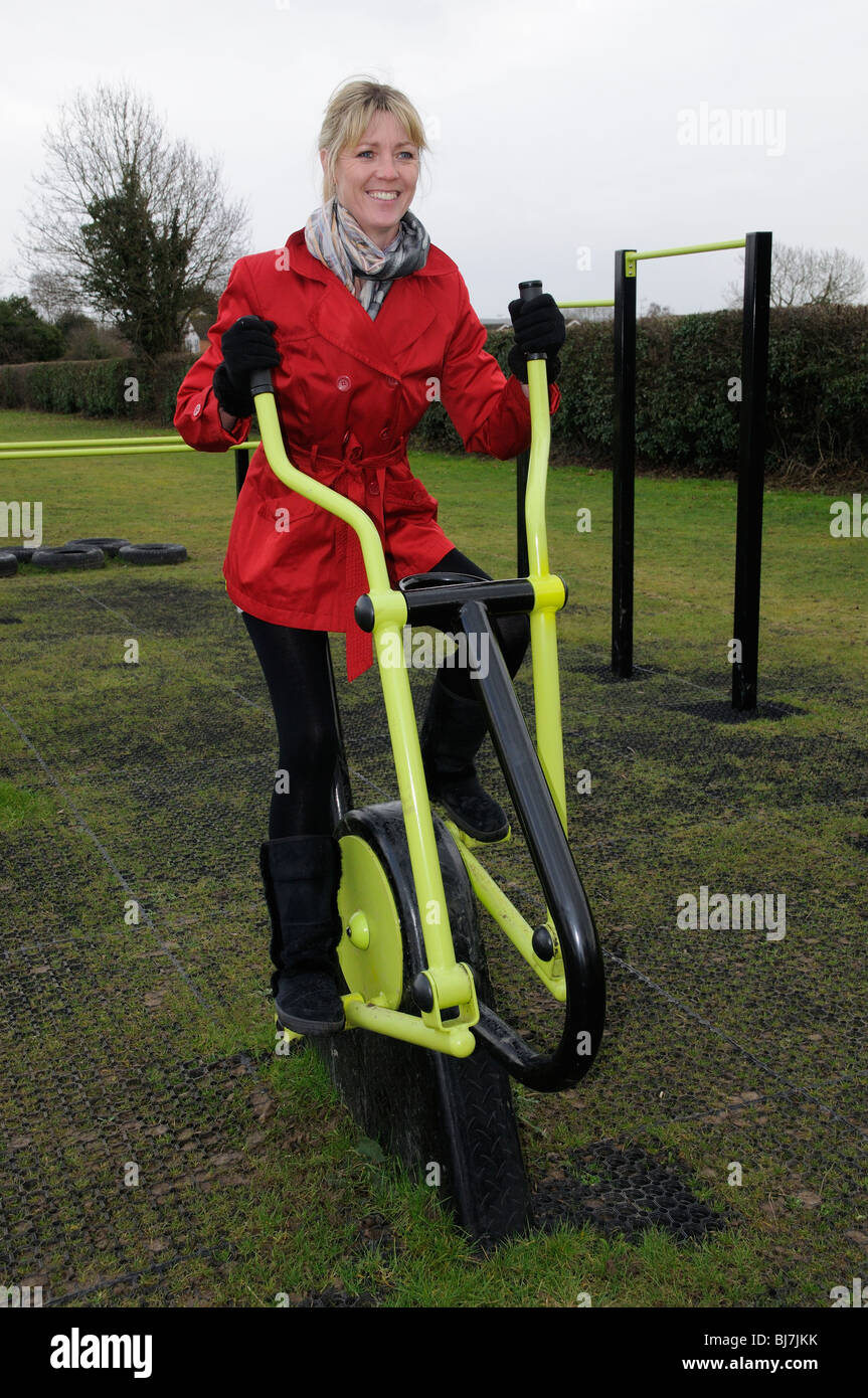 Outdoor keep fit machines hi-res stock photography and images - Alamy