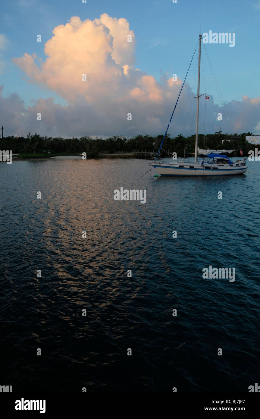 Harbour Bahamas Sunrise Boats High Resolution Stock Photography and ...