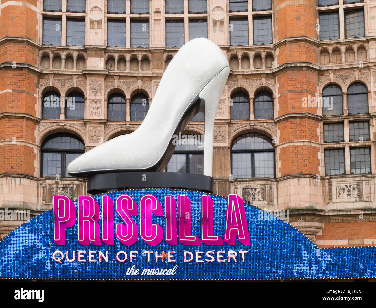 Priscilla queen of the desert palace hi-res stock photography and ...