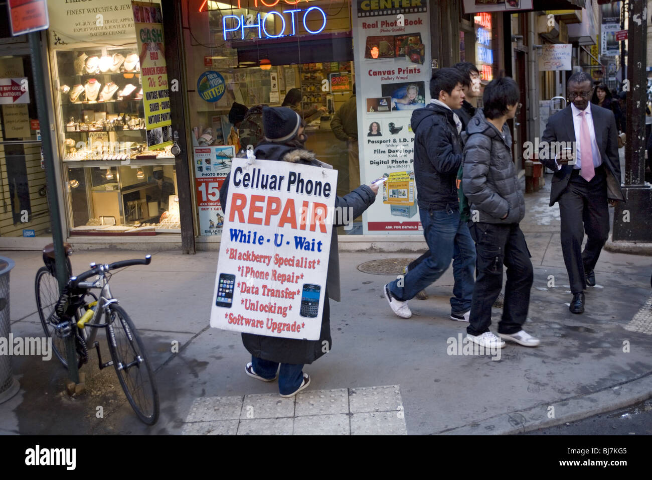 Phone repair hi-res stock photography and images - Alamy