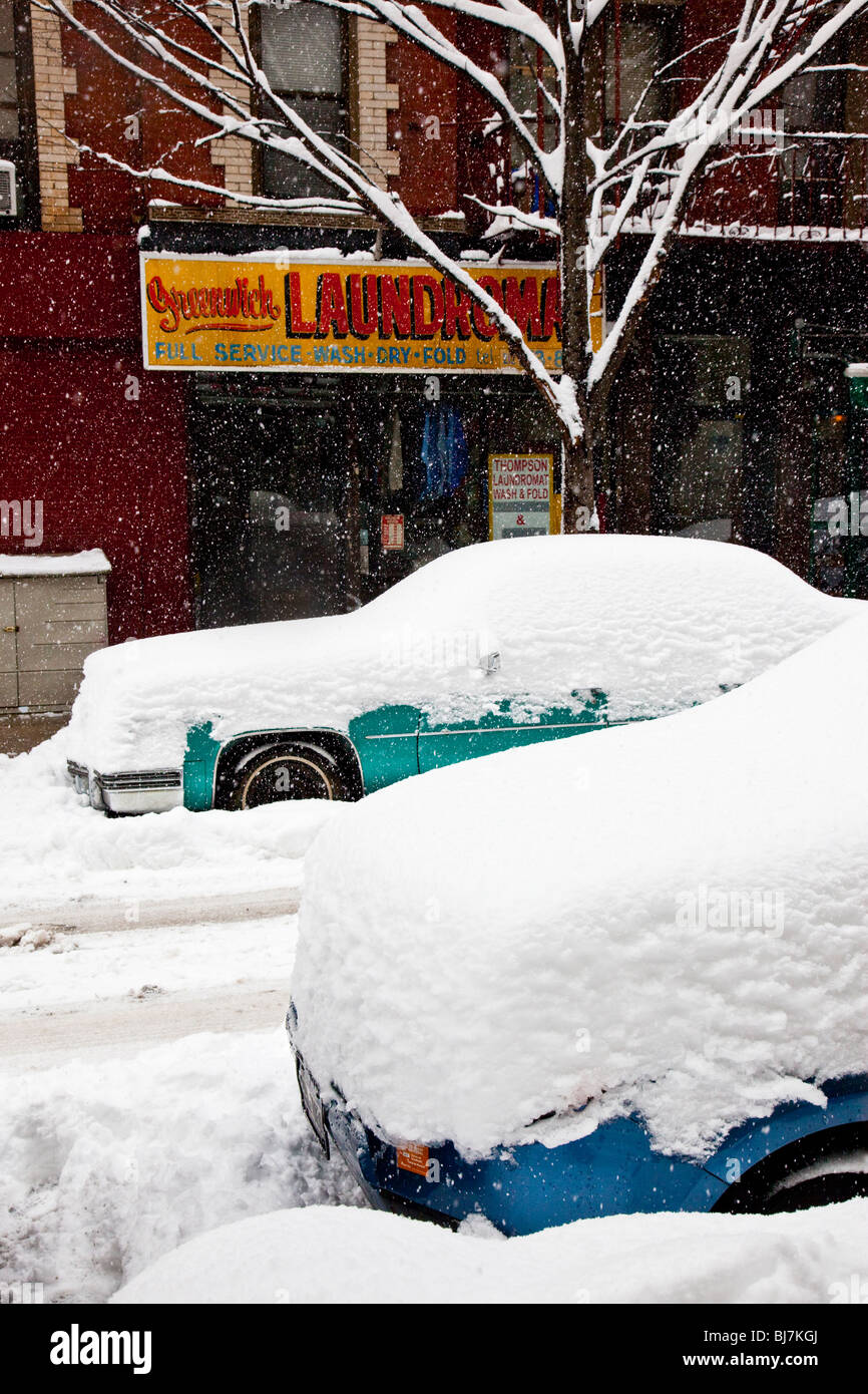 Snow storm in new york winter weather manhattan hi-res stock ...