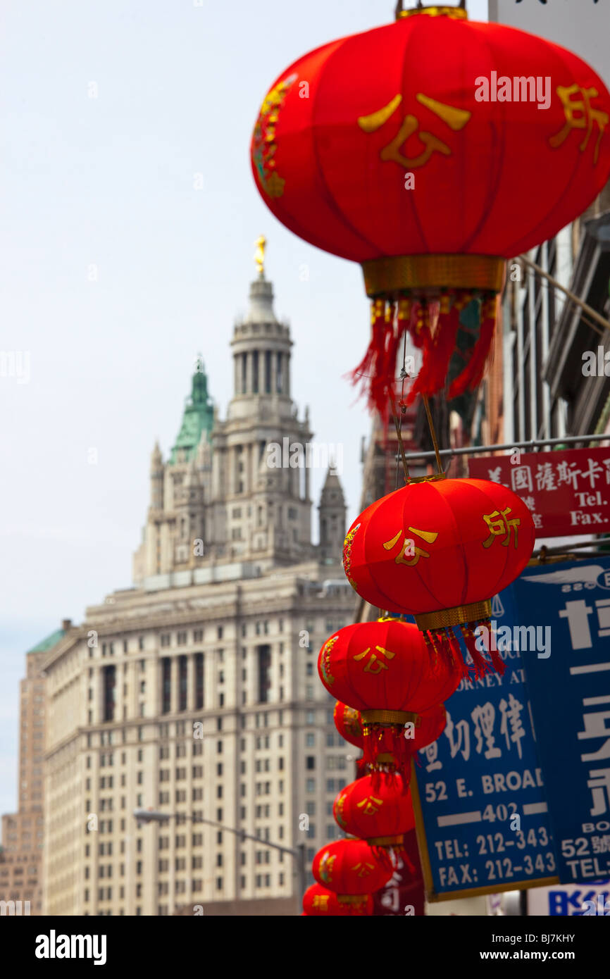 Building with red hi-res stock photography and images - Alamy